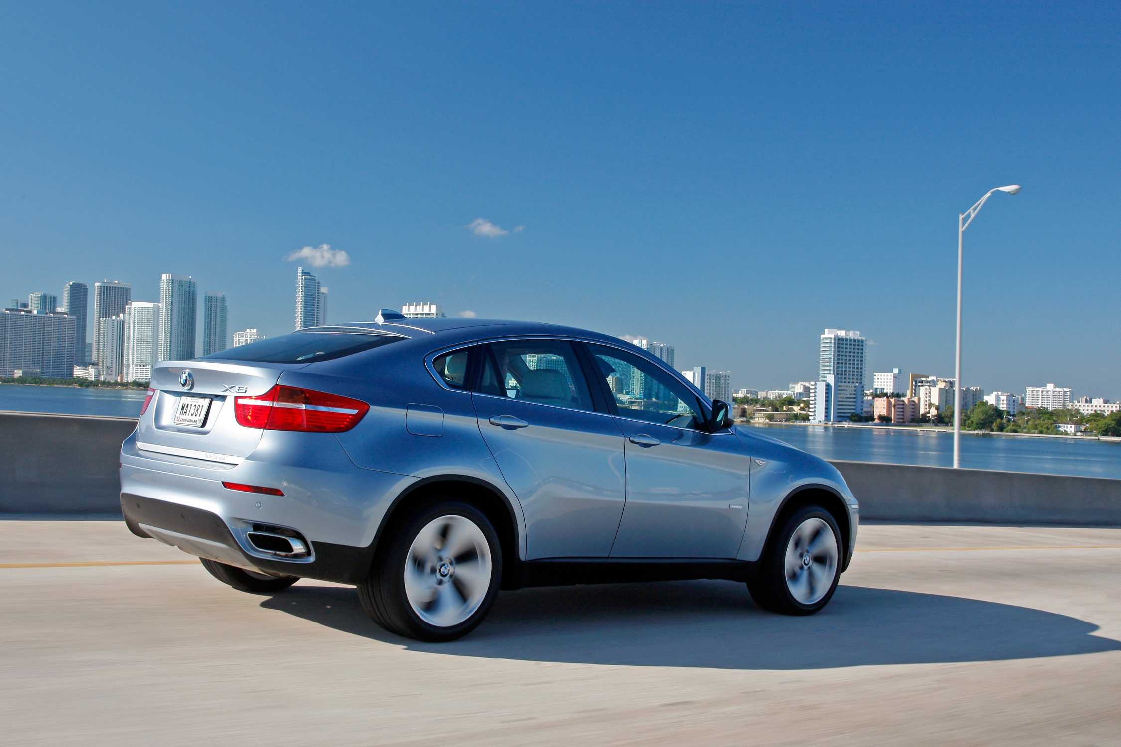 The BMW ActiveHybrid X6 (11/2009)