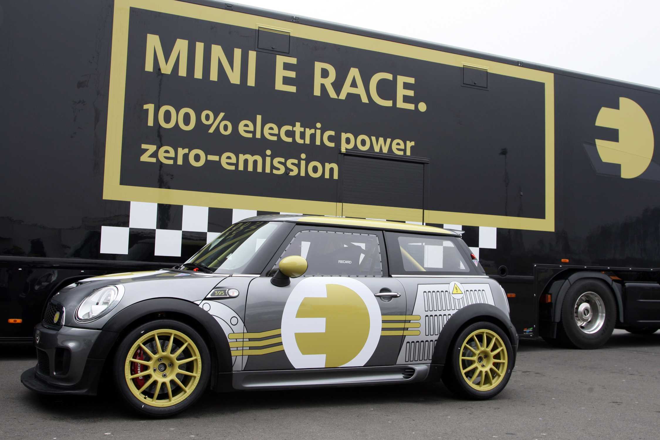 MINI E Race. 100% electric power, zero-emission. (04/2010)