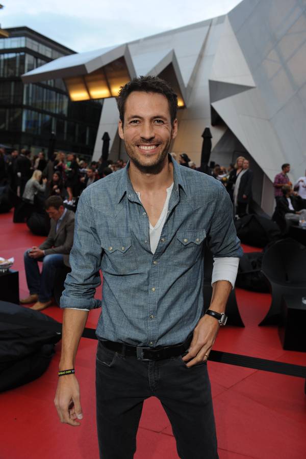 Moderator Alexander Mazza beim MINI Fashion Theater im Pavillon 21 MINI ...