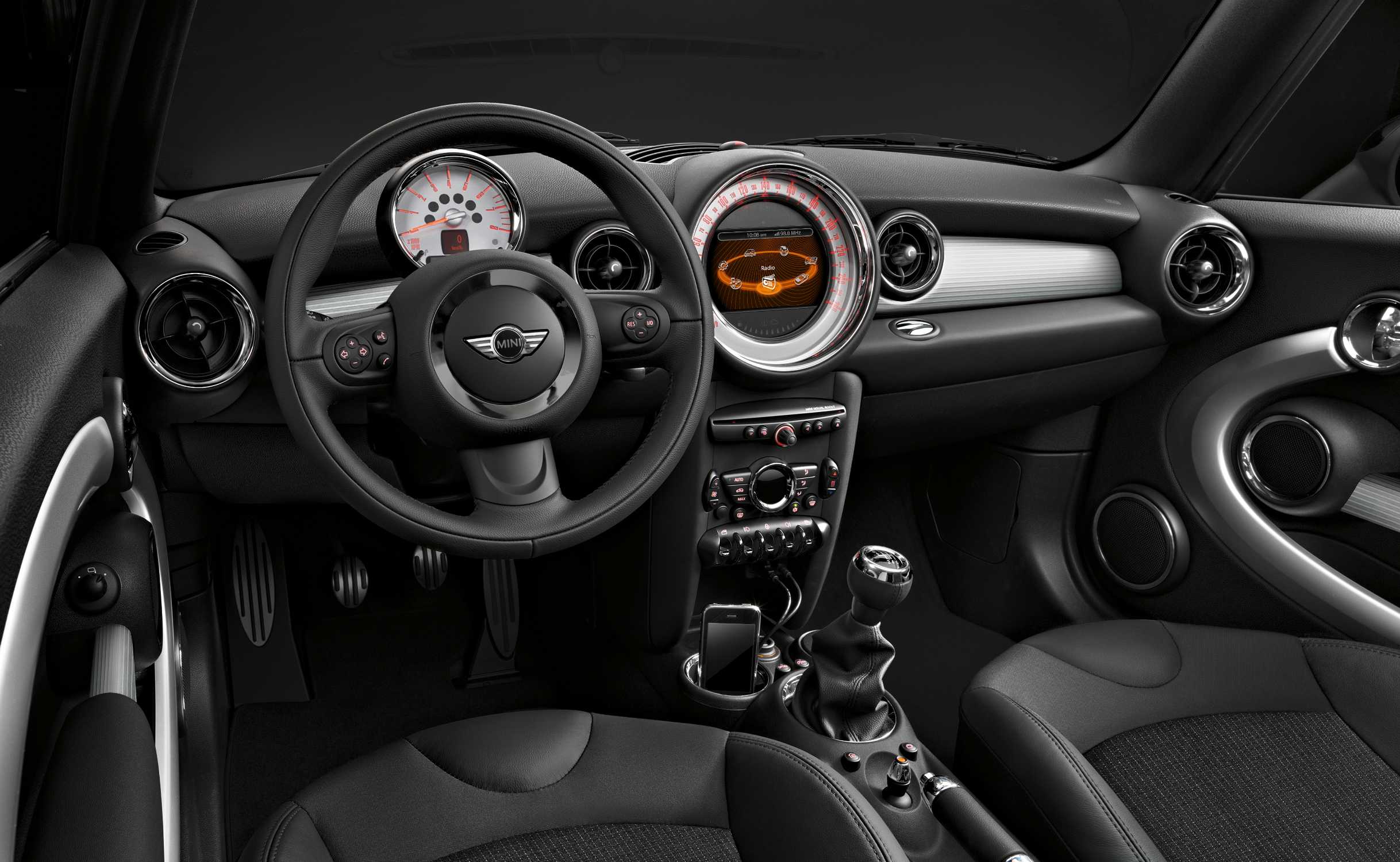 Die dynamische Cockpit-Anmutung des MINI Interieurs (01/2012)