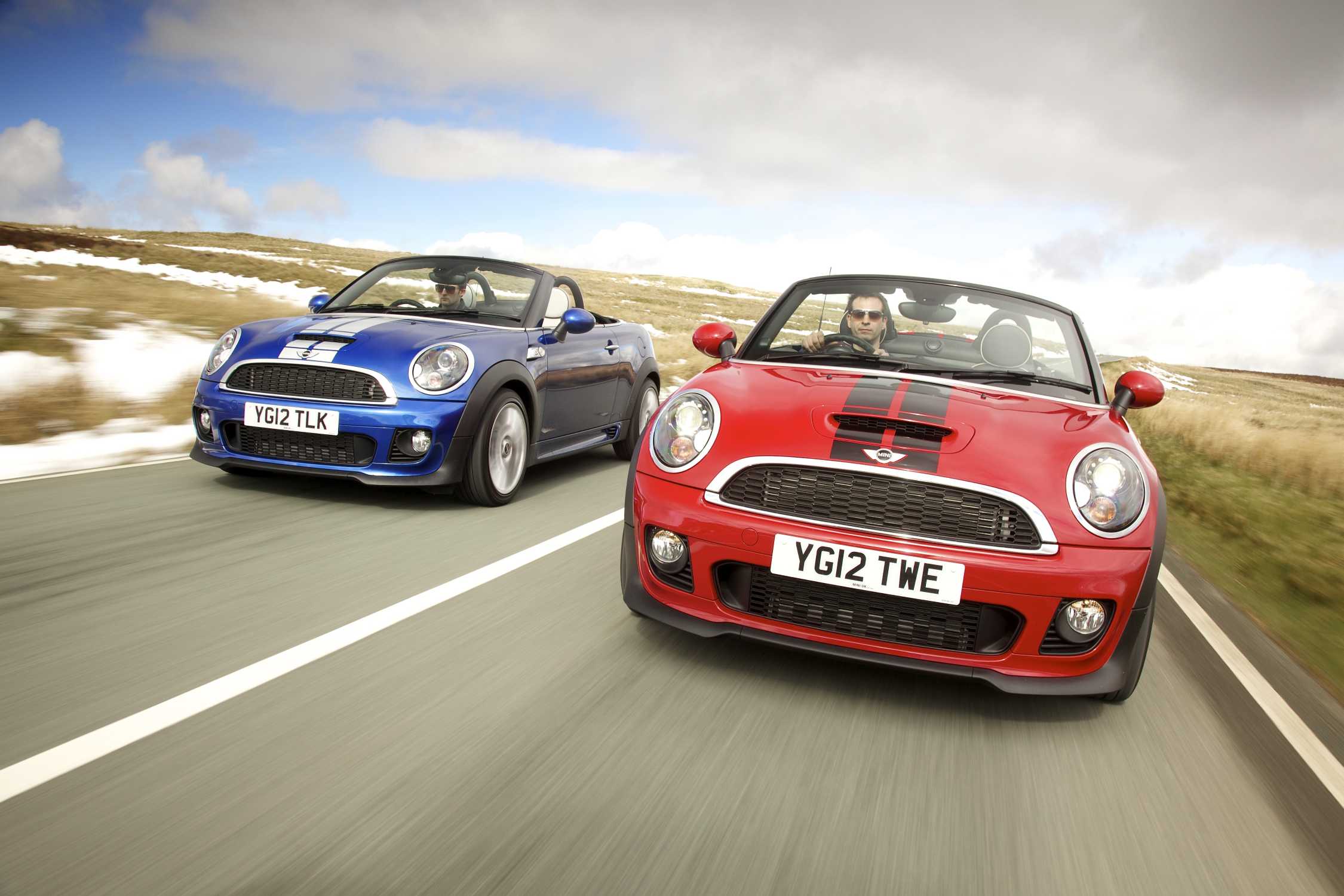 MINI ROADSTER (RED CAR - MINI COOPER S, BLUE CAR - MINI COOPER SD)
