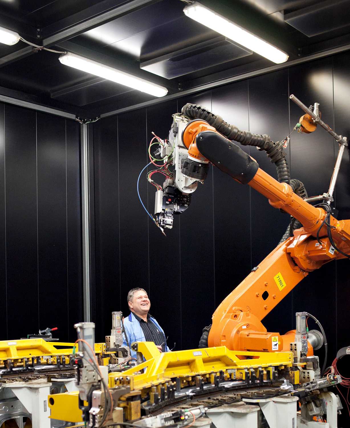 Employee with tactile-controlled laser welding system. (09/2012)