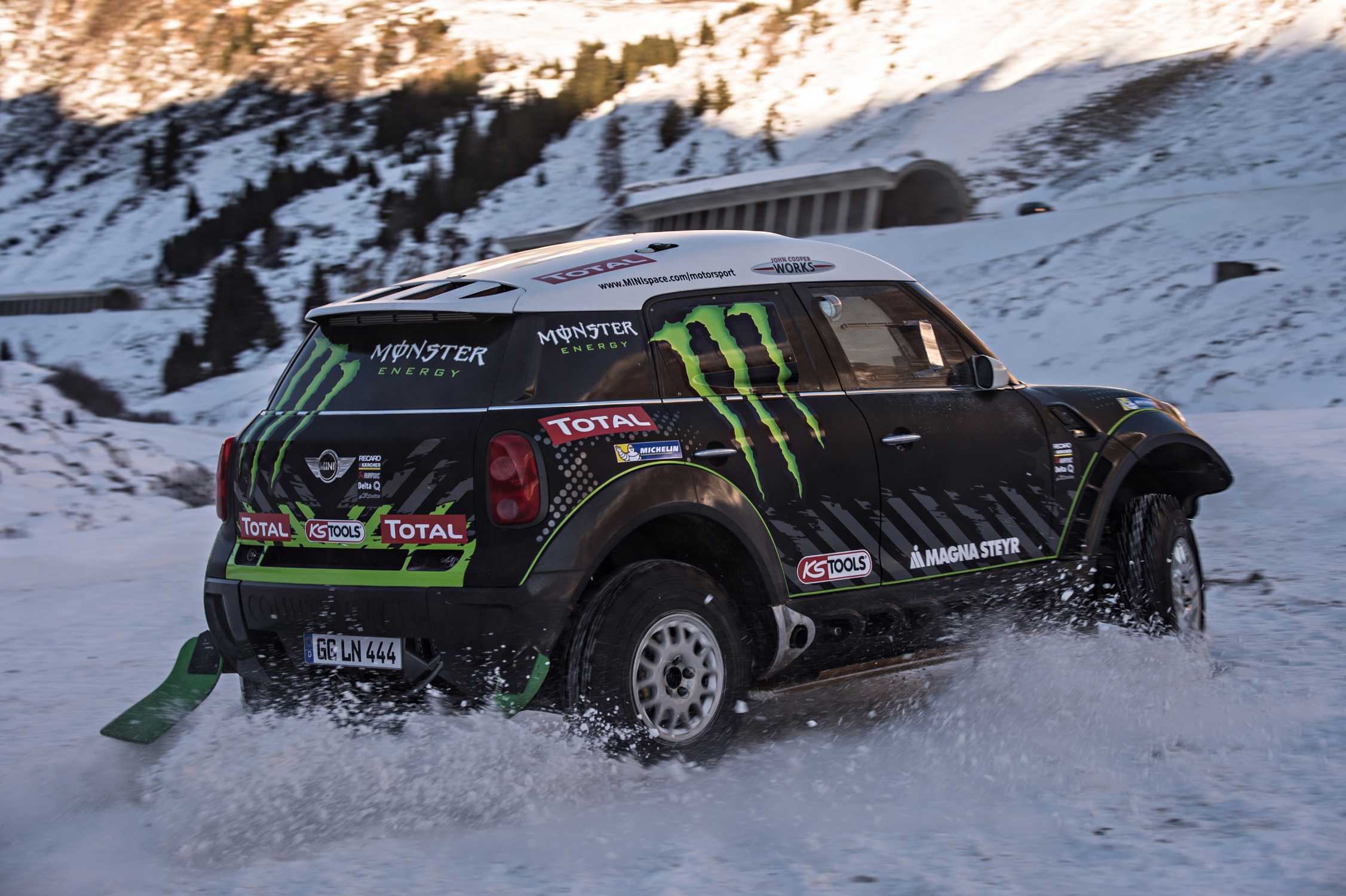 Der MINI ALL4 Racing im Schnee. (12/2013)