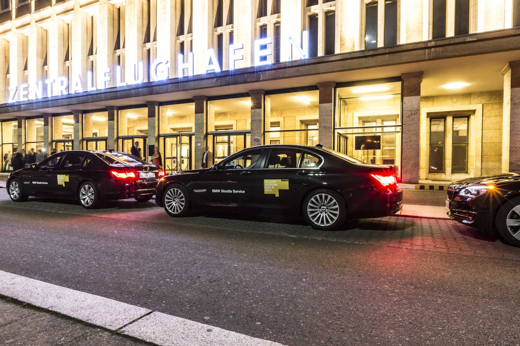 BMW Flotte zum Gallery Weekend vor der Haupthalle des ehemaligen ...