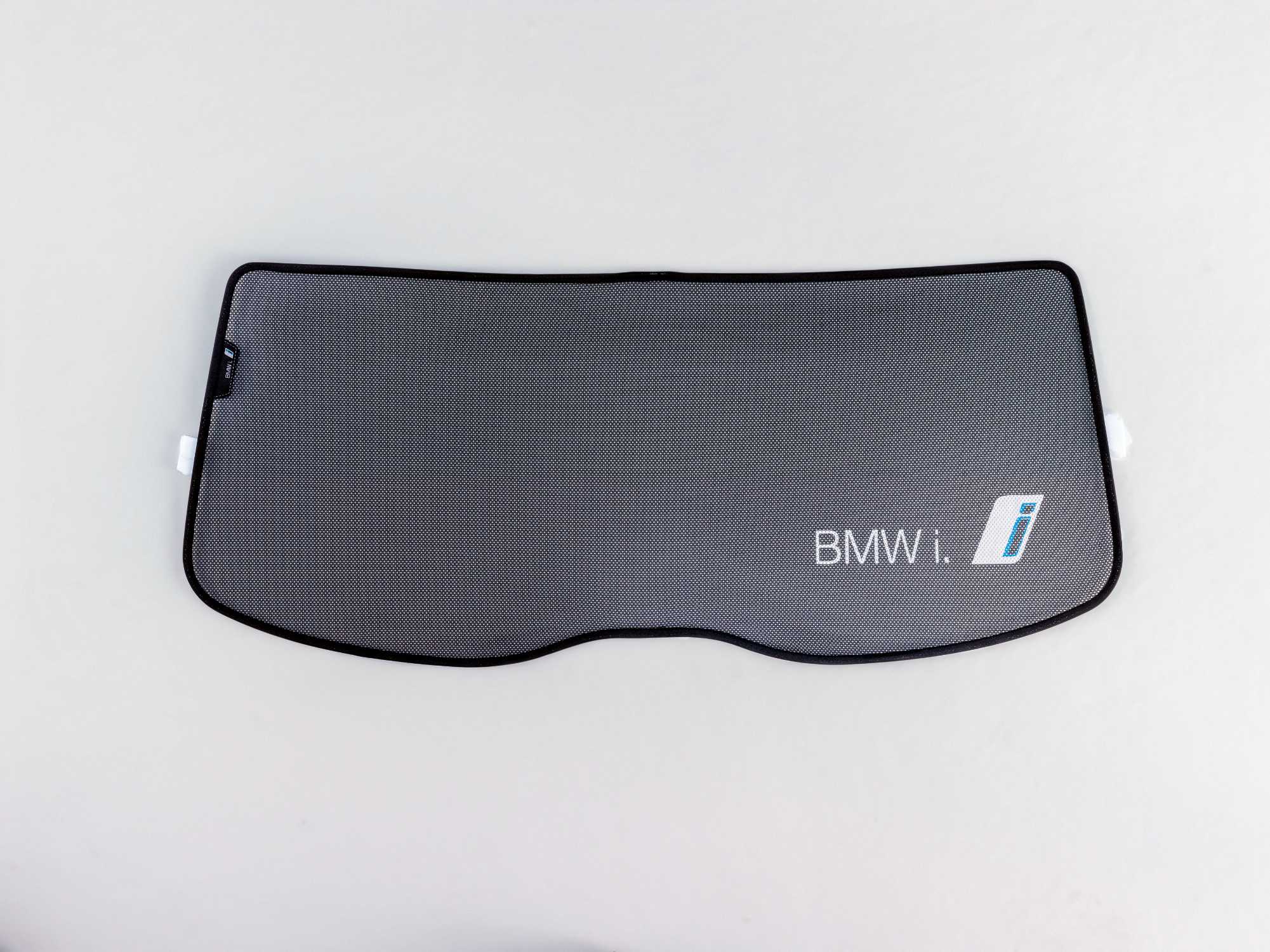 Original BMW i Accessories. BMW i sunblind (08/2014)