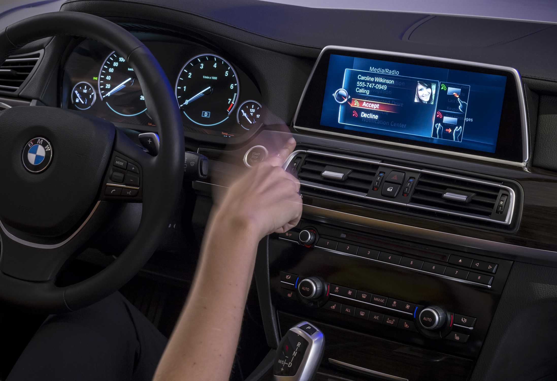 iDrive Controller with touchscreen control and non-contact gesture ...