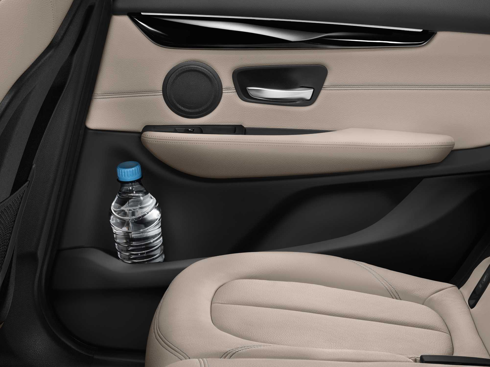 The new BMW 2 Series Gran Tourer, Interior, Cup holder (02/2015)
