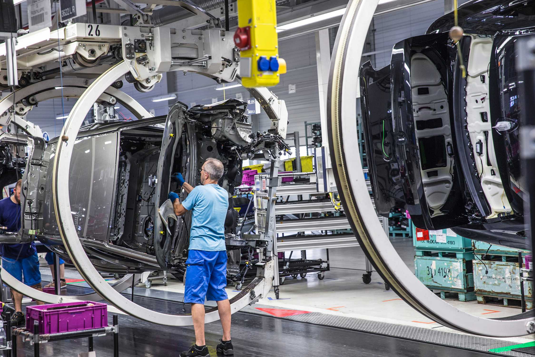 BMW Group Werk Leipzig, Montage: Produktion BMW 2er Active Tourer ...