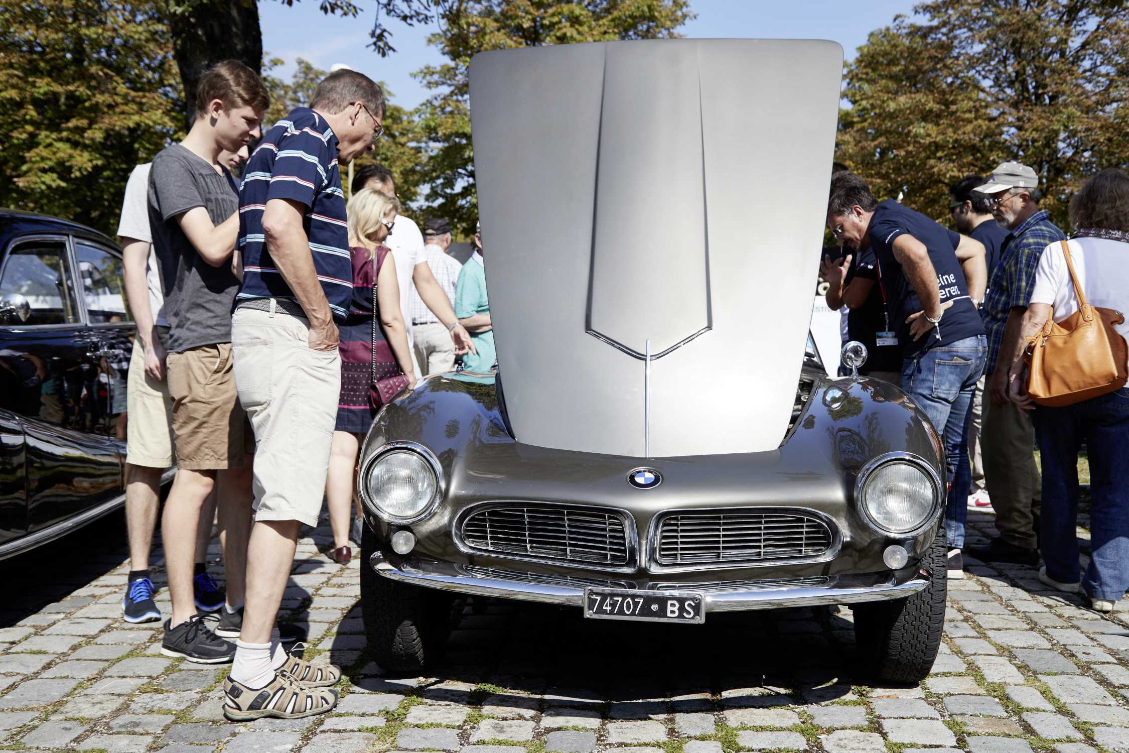 In der CLASSIC & CLUB Erlebniswelt auf der Olympia Parkharfe ...