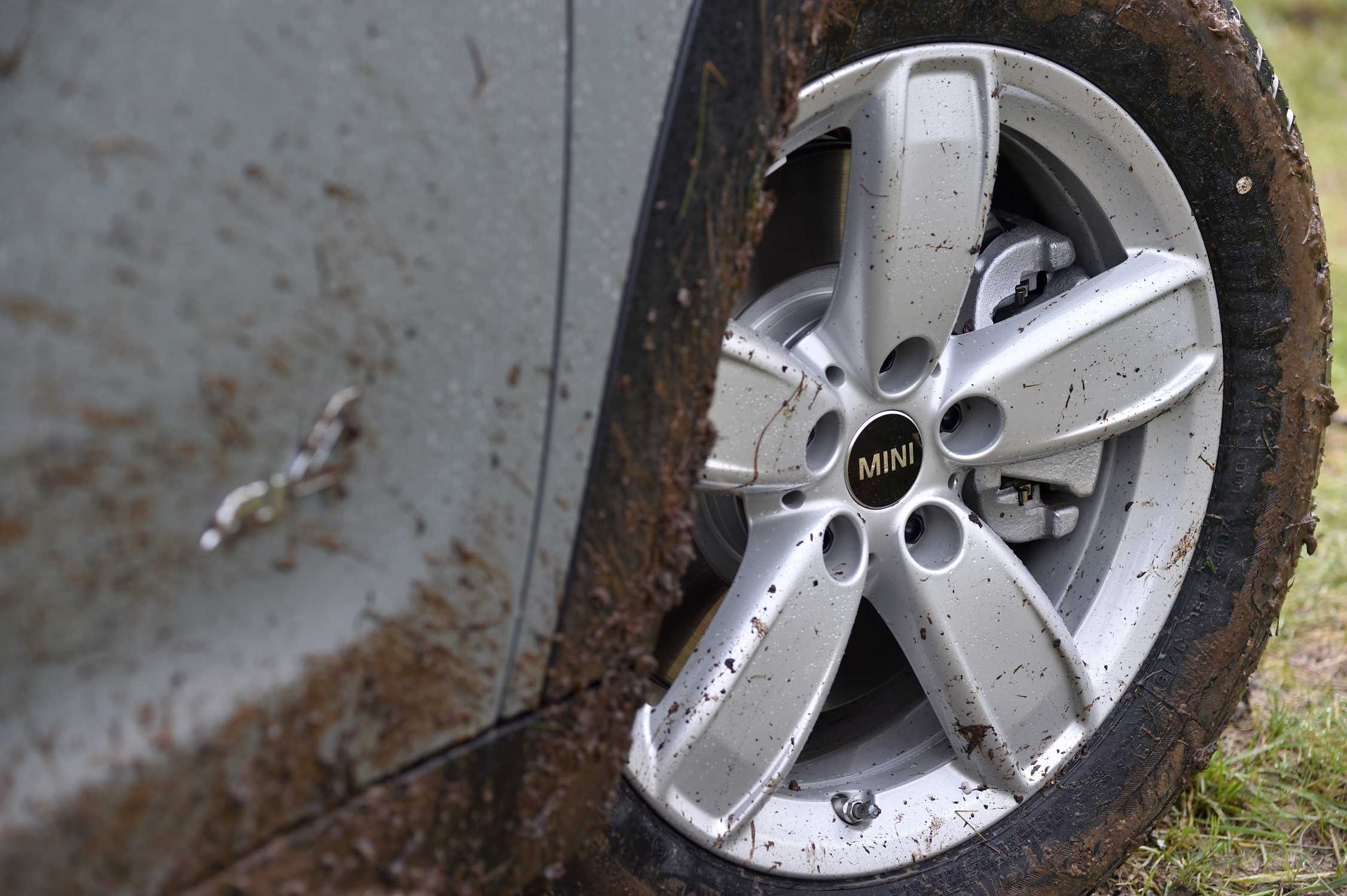 MINI Cooper S Countryman ALL4. 17'' light alloy wheels Channel Spoke ...