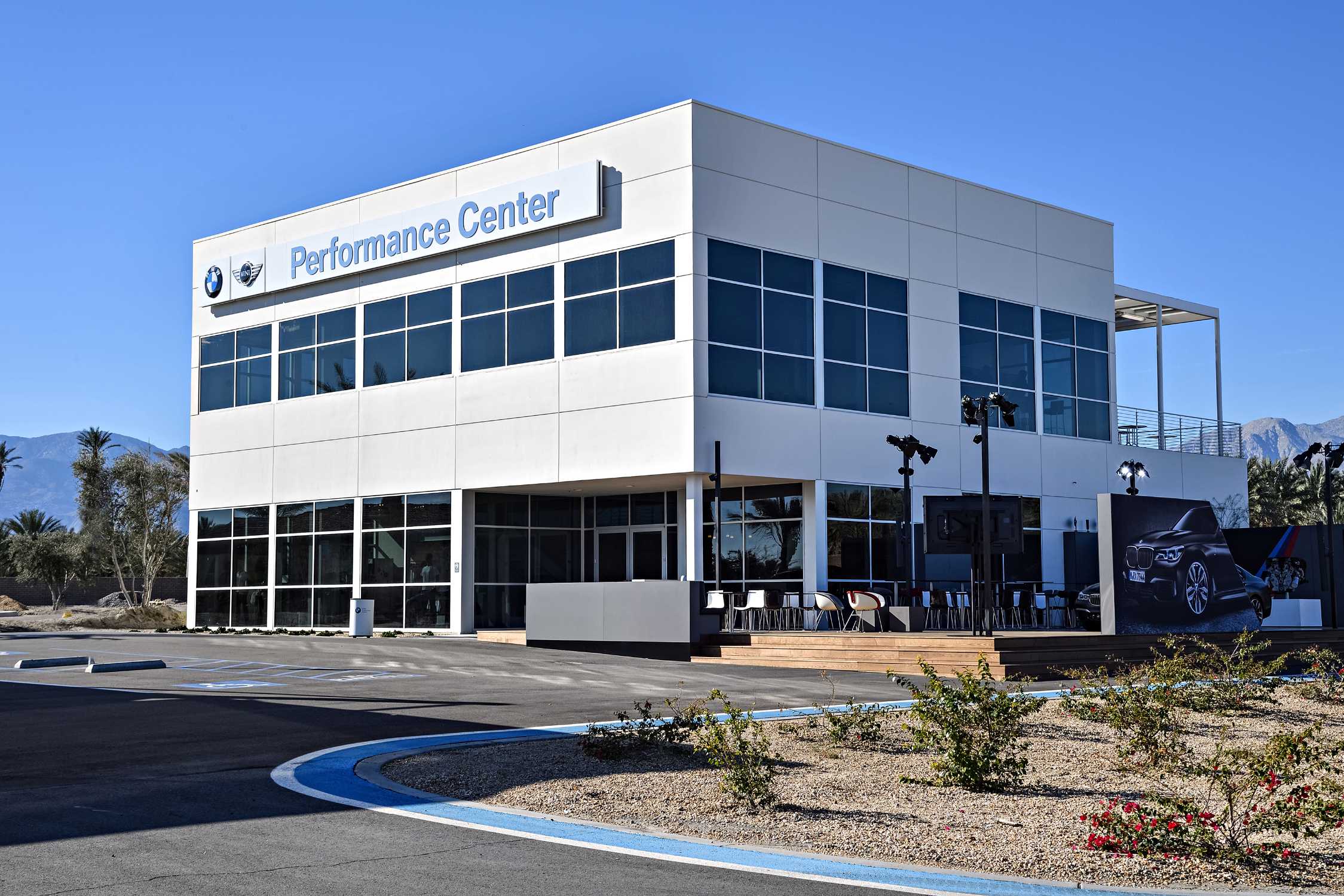 BMW Performance Center West (01/2017).