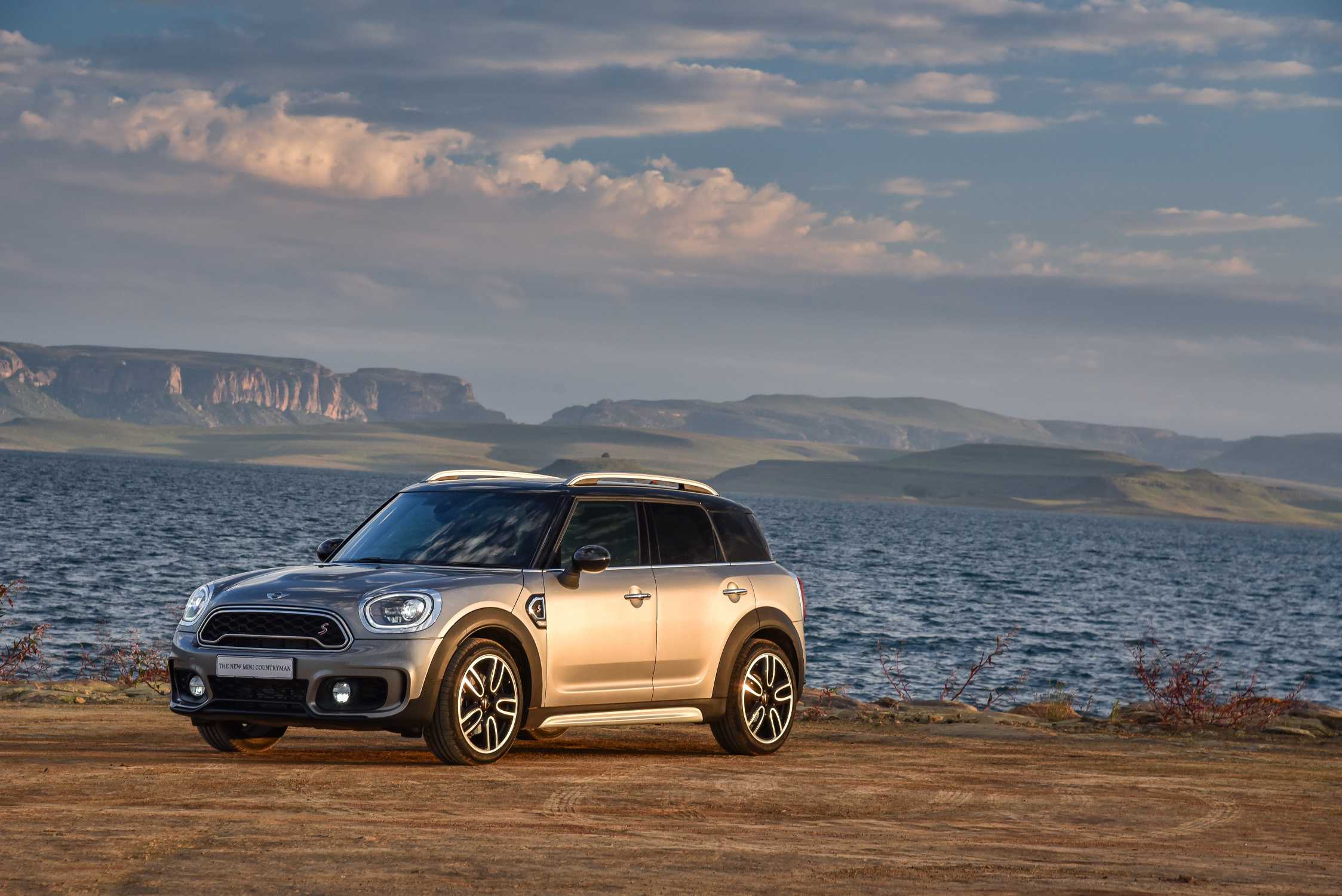 The new MINI Countryman now available. (03/2017)