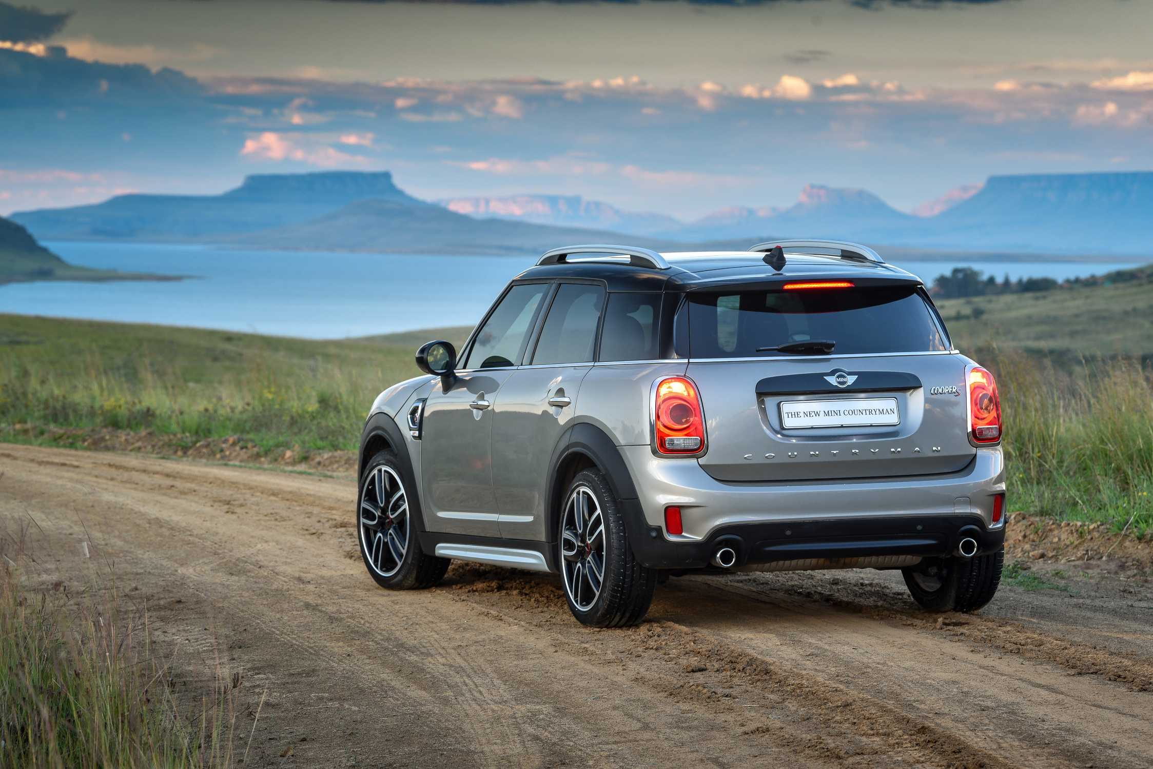 The new MINI Countryman now available. (03/2017)