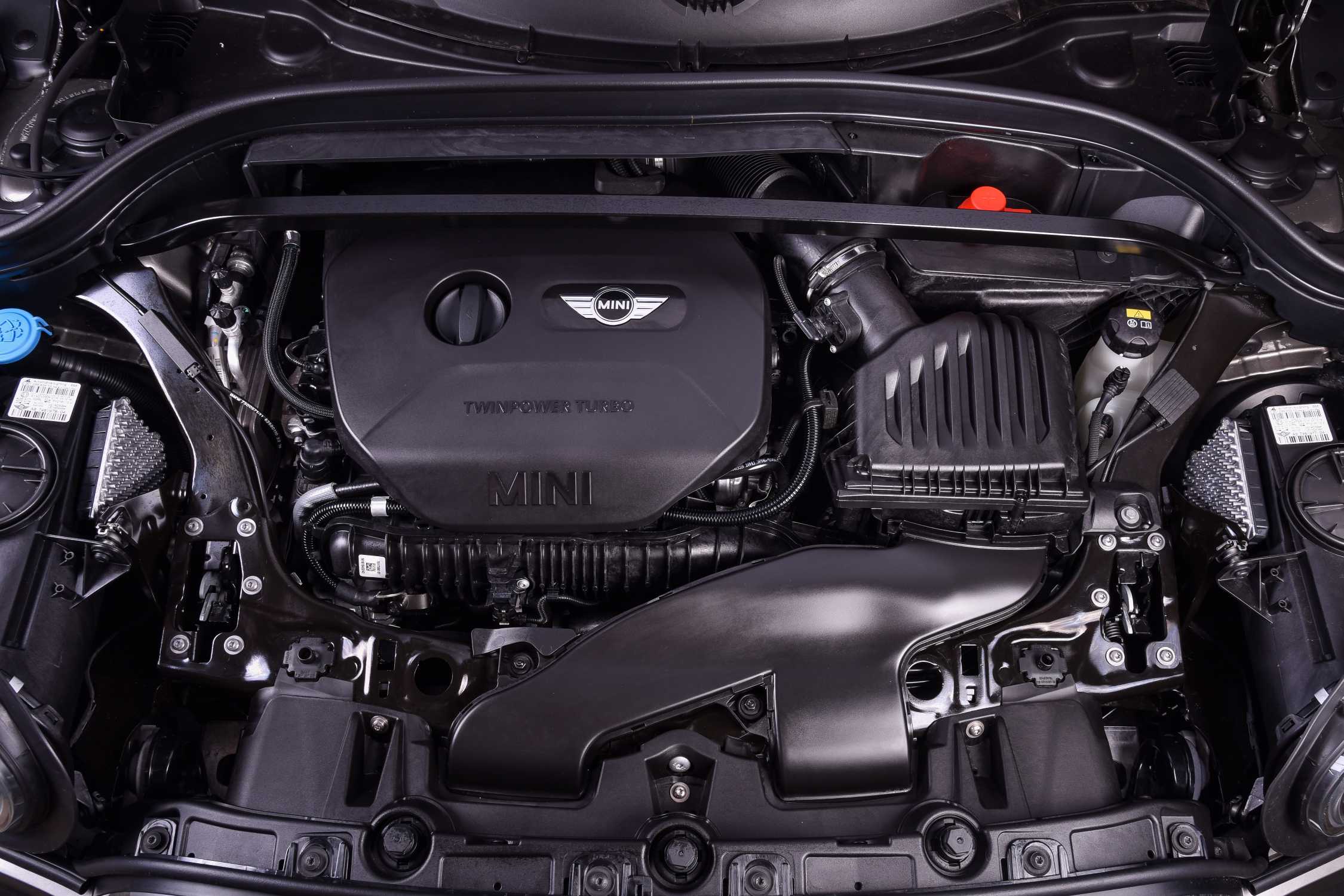 The new MINI Countryman now available. (03/2017)