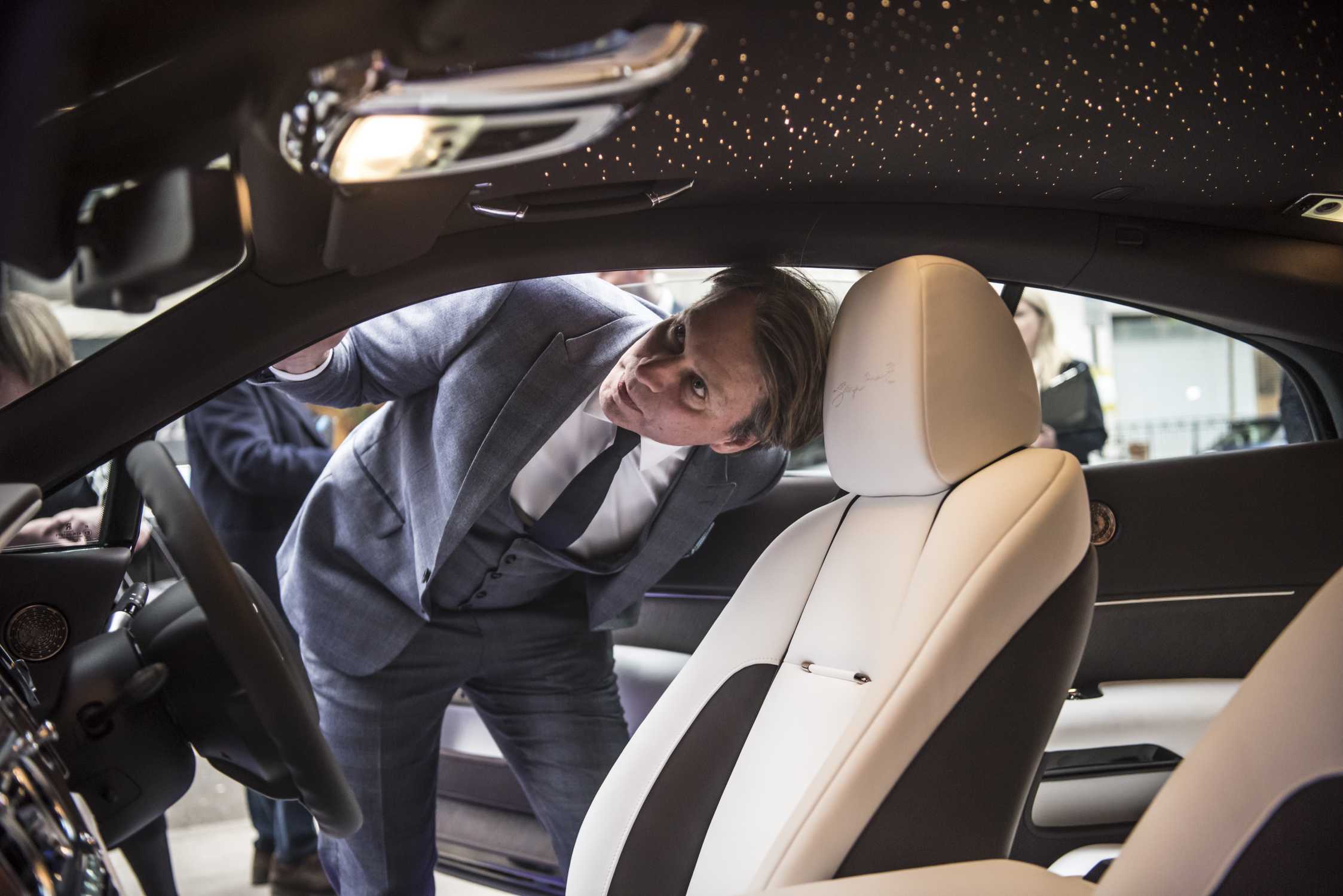 GILES MARTIN - INSPECTS TRIBUTE WRAITH