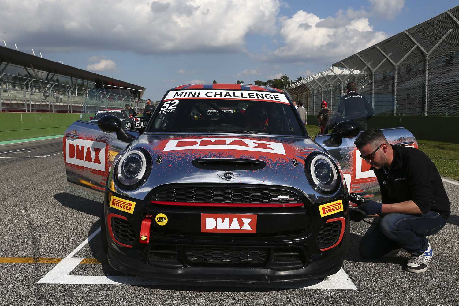 29/04/2017 MINI Challenge 2017 - IMOLA - Gara 1 - N. 52 Alex Caffi ...
