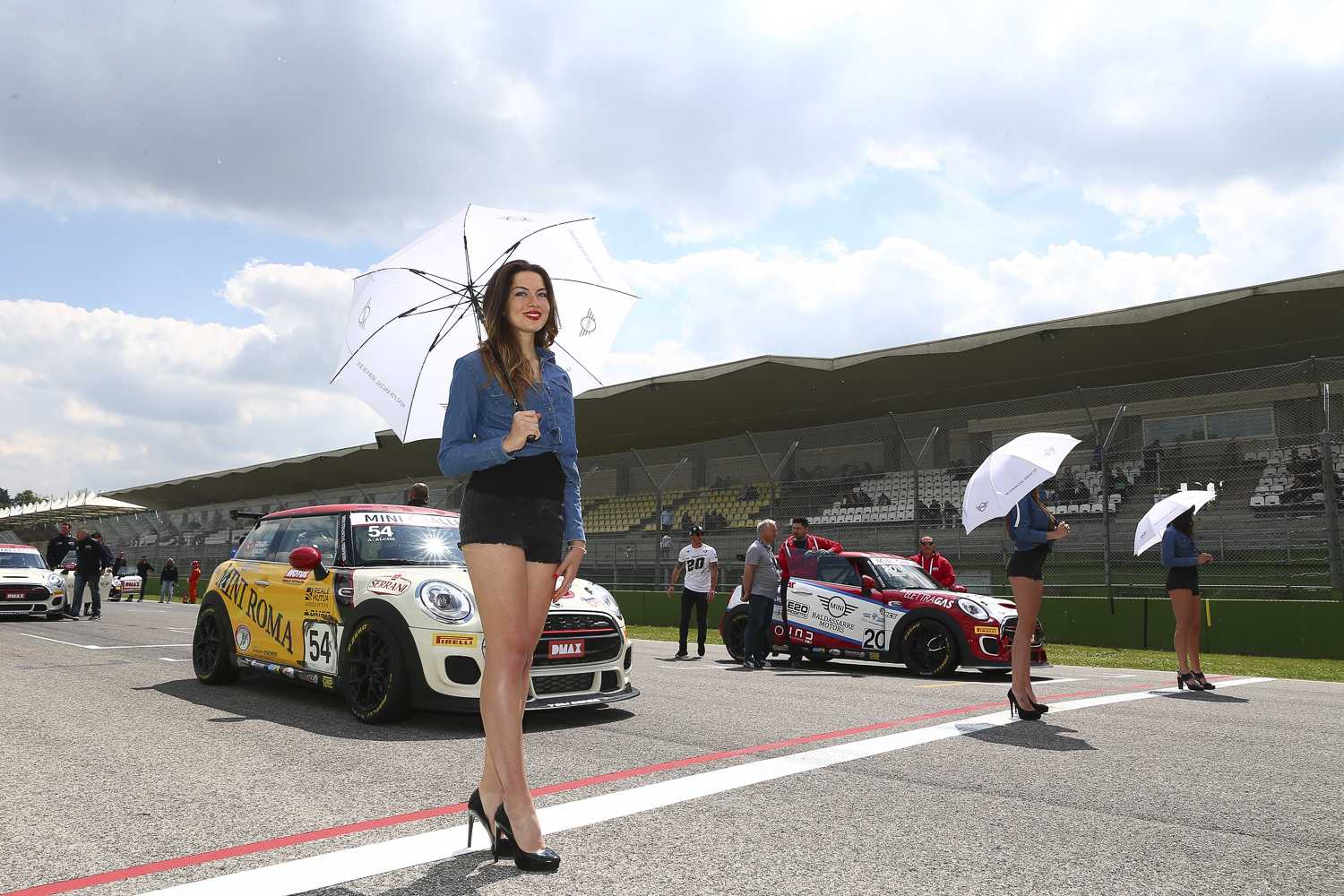 30/04/2017 MINI Challenge 2017 - IMOLA - Grid Girls