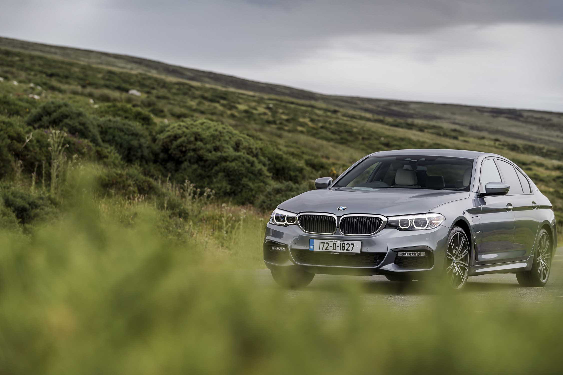 Irish Imagery of the BMW 530e M Sport Saloon Bluestone metallic with ...