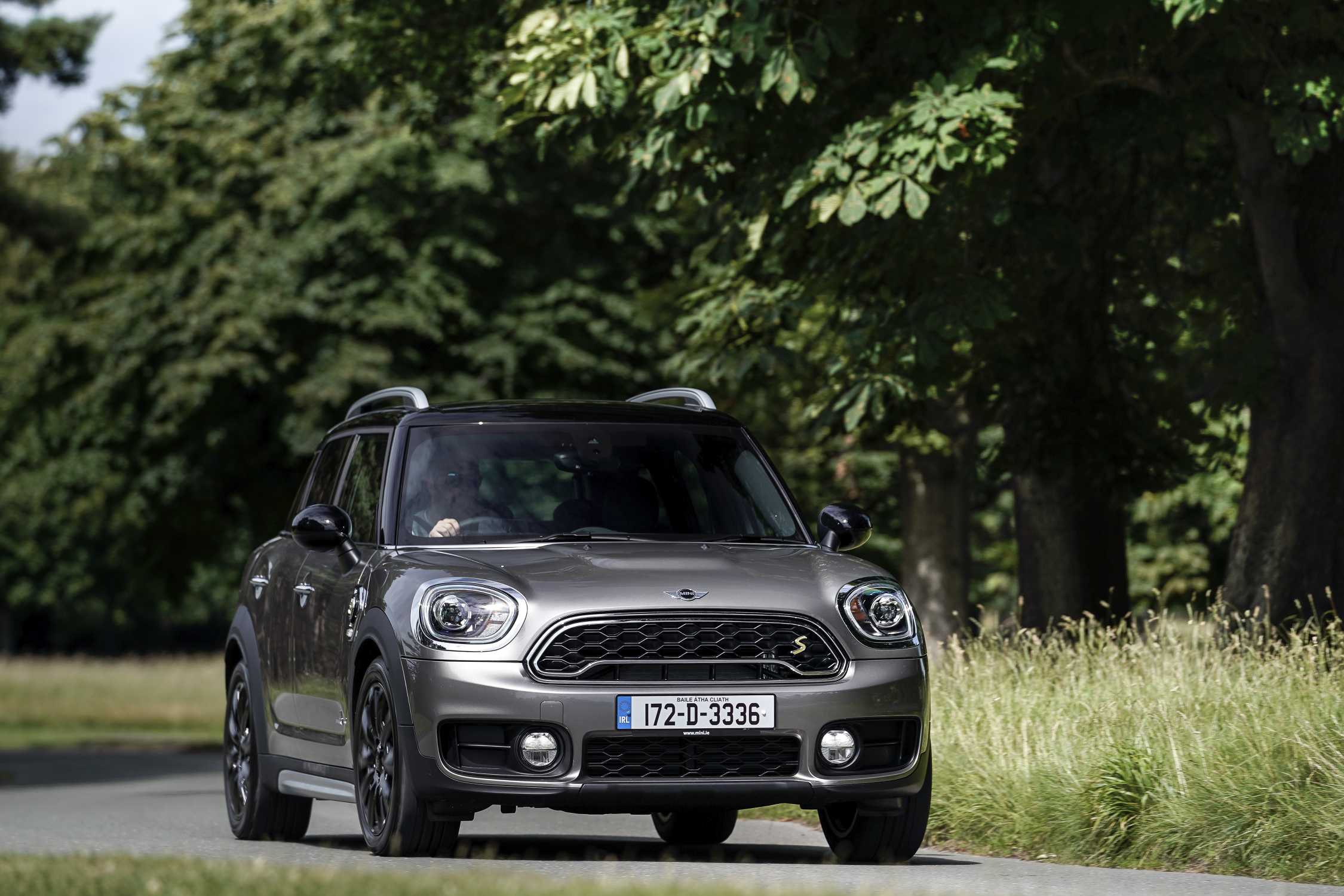 Irish Imagery the new MINI Countryman ALL 4 S E. (08/2017)