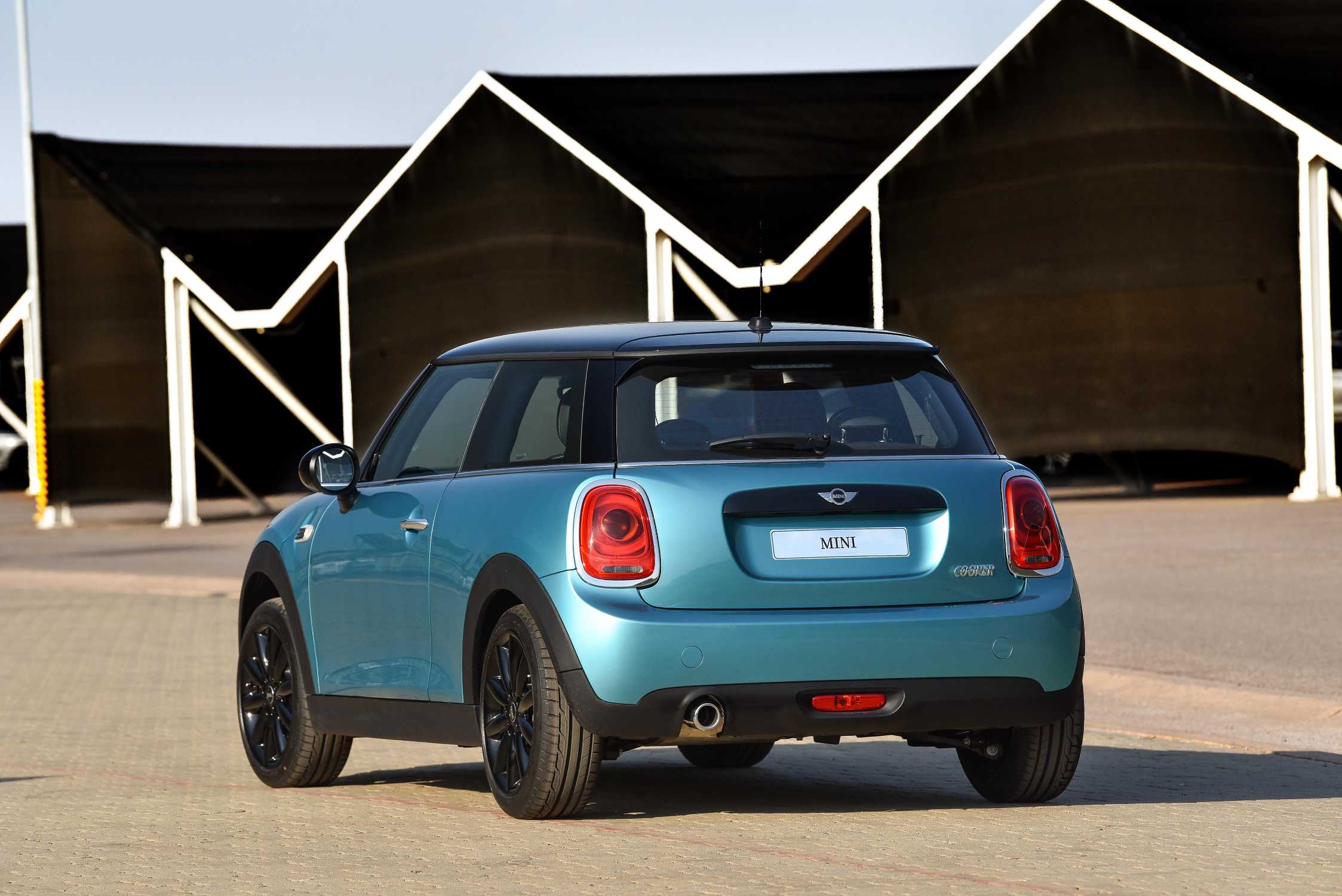 The new MINI Cooper Hatch Limited Edition Caribbean Aqua. (09/2017)