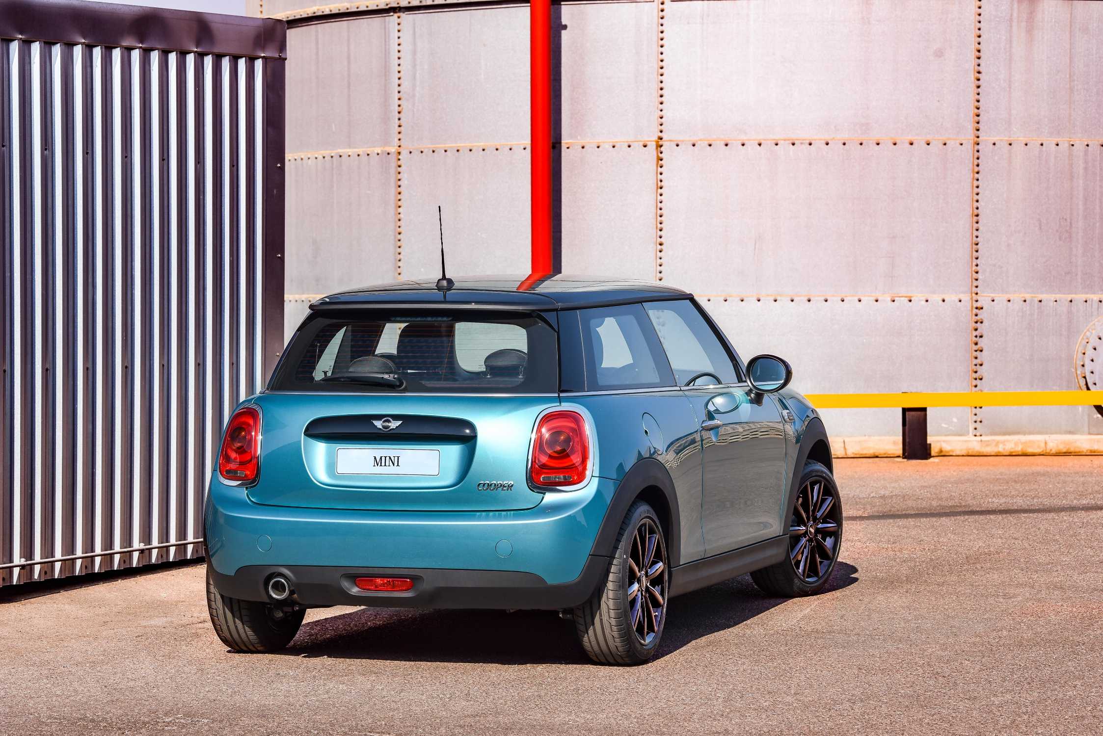 The new MINI Cooper Hatch Limited Edition Caribbean Aqua. (09/2017)