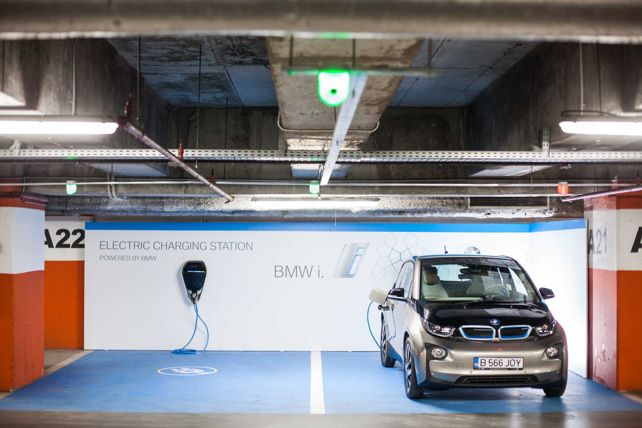 BMW i charging stations at Băneasa Shopig City Mall, Bucharest (12/2017)