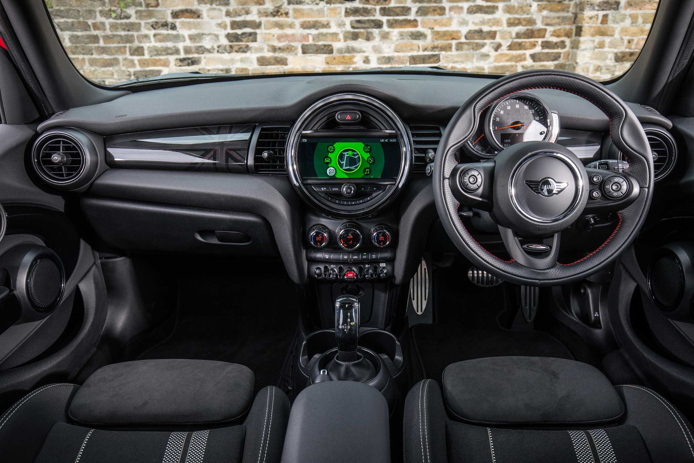 MINI 5-Door Hatch in Chilli Red - Interior Dashboard