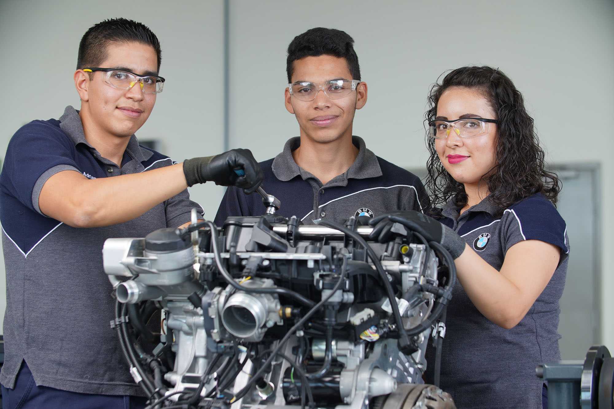 Aprendices del Programa Automotriz