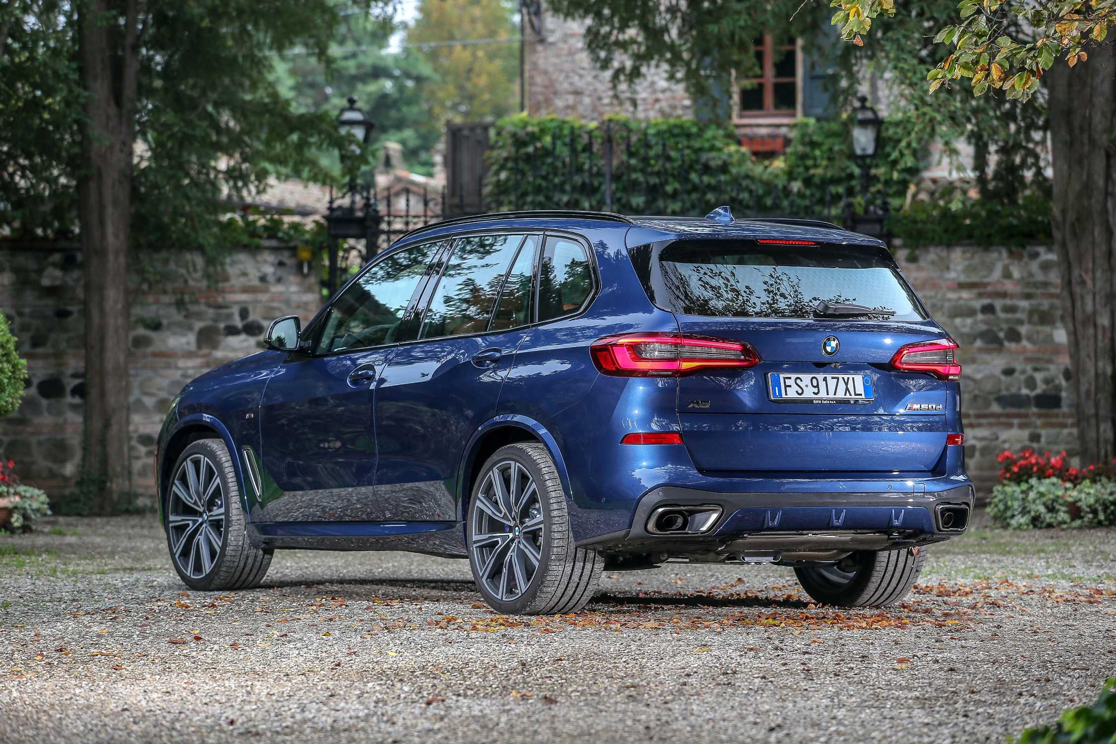 New BMW X5 test drive Rivalta statics