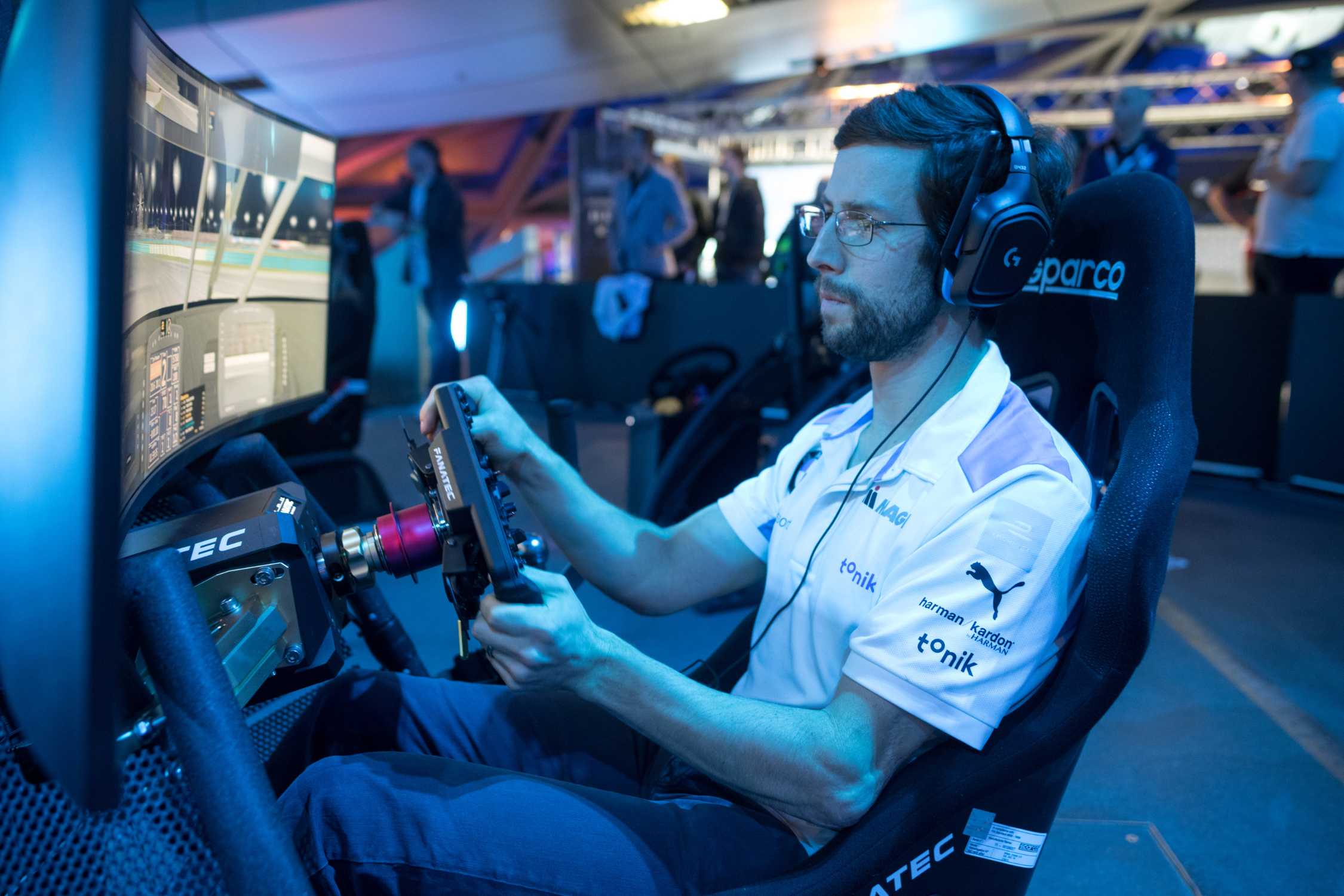 Munich (GER), 5th December 2019. BMW SIM LIVE, Sim-Racing, Simulator ...