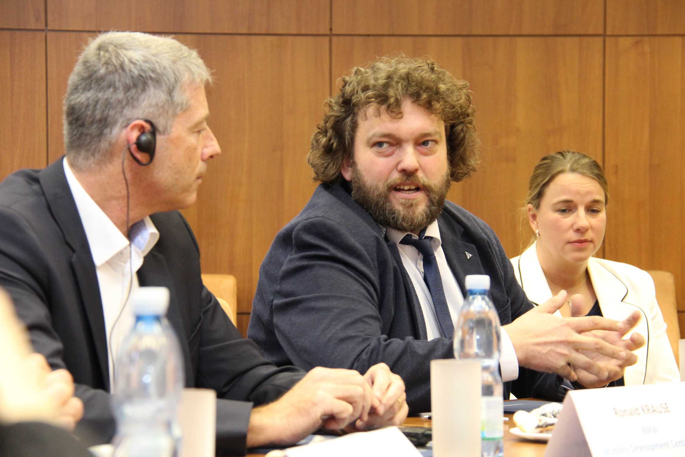 Signing the cooperation agreement between BMW Group (Roland Krause, FCO ...