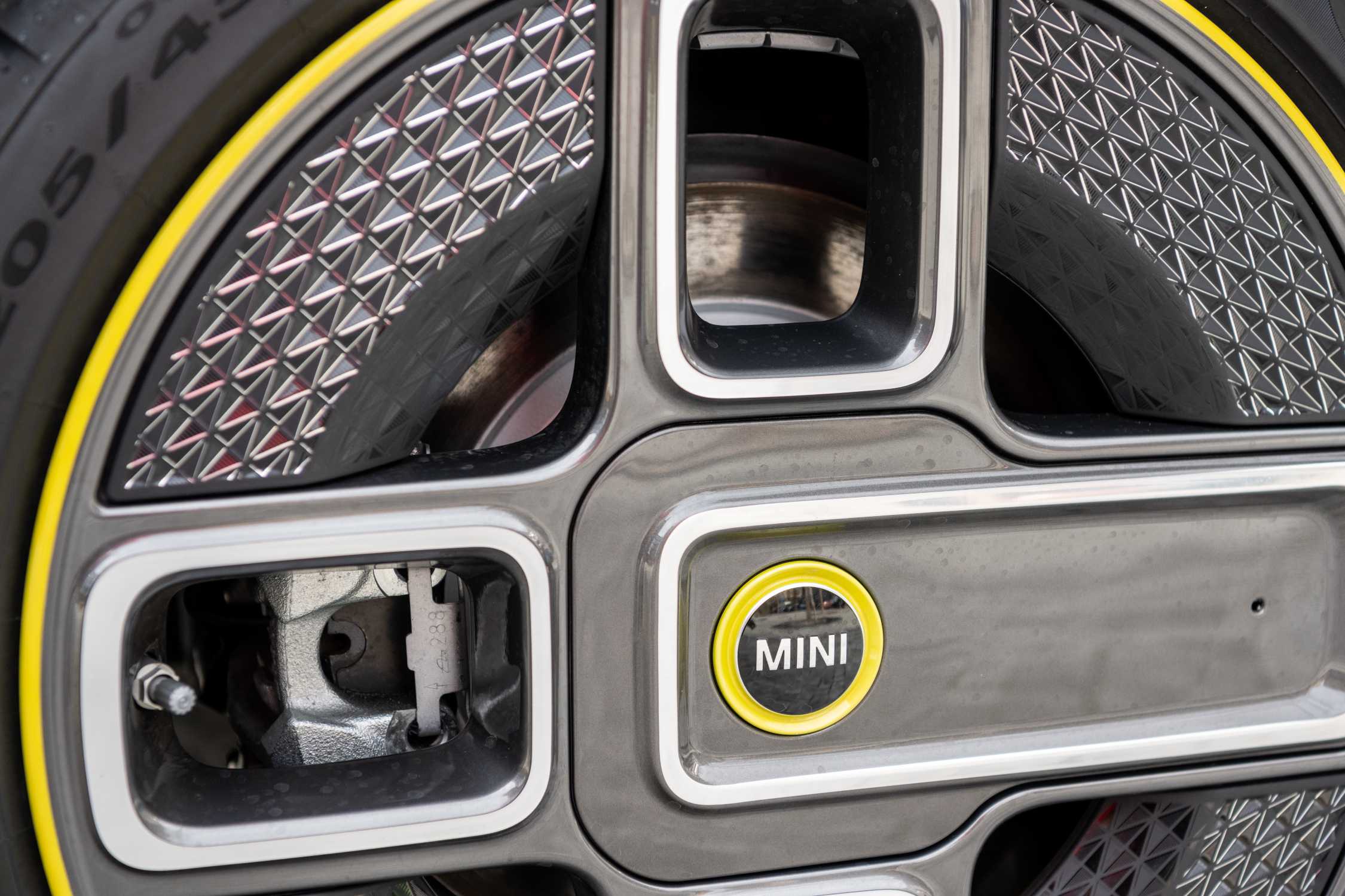 MINI Cooper SE. Czech onlocation pictures. (03/2020)