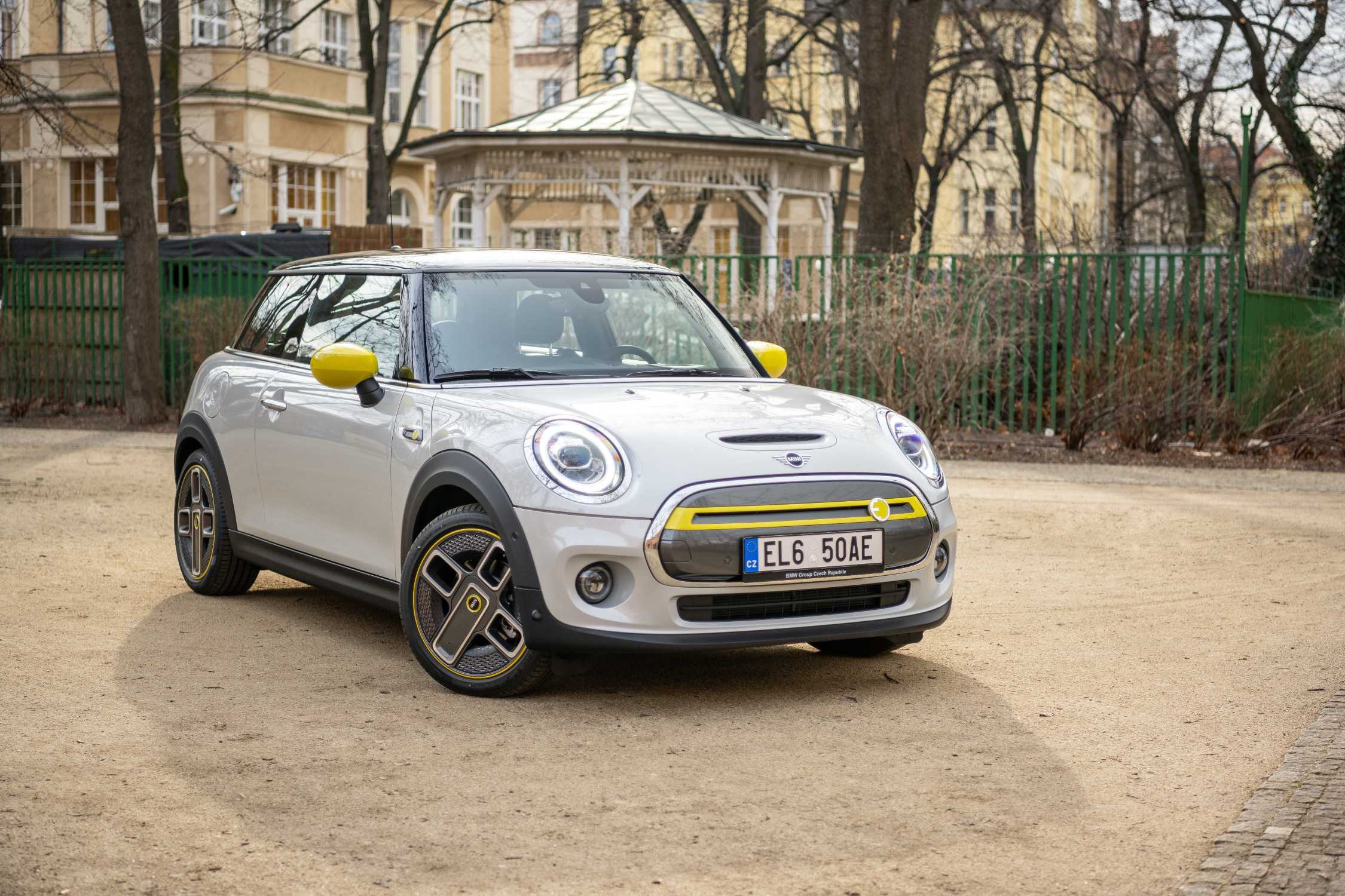 MINI Cooper SE. Czech onlocation pictures. (03/2020)