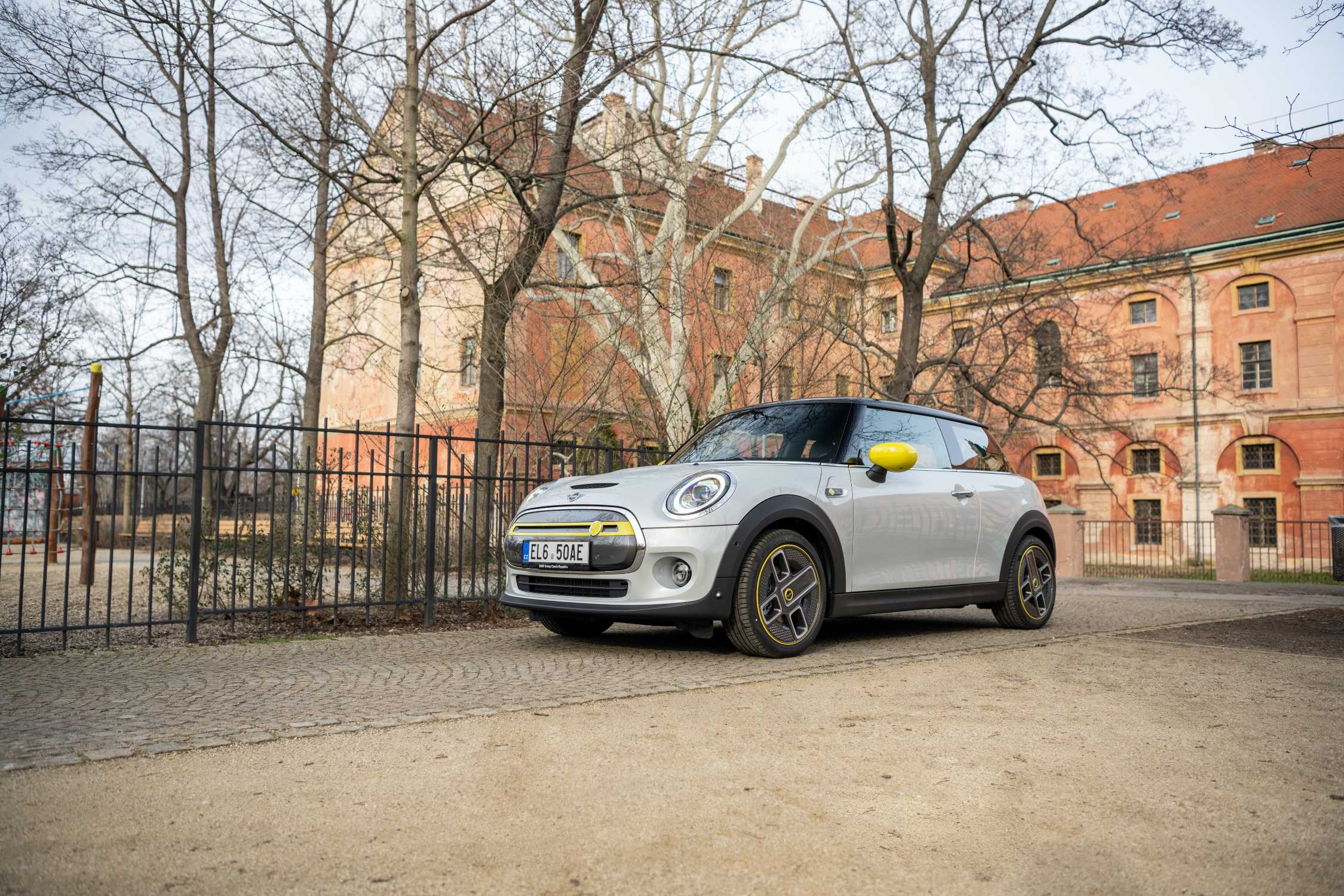 MINI Cooper SE. Czech onlocation pictures. (03/2020)