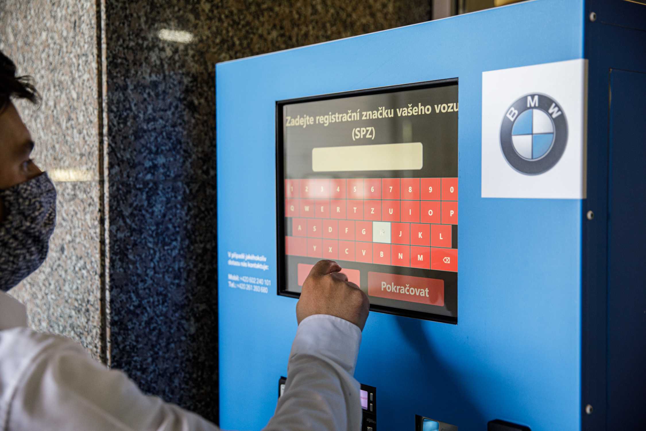 Innovative Key Box at dealership Renocar Praha. (04/2020)