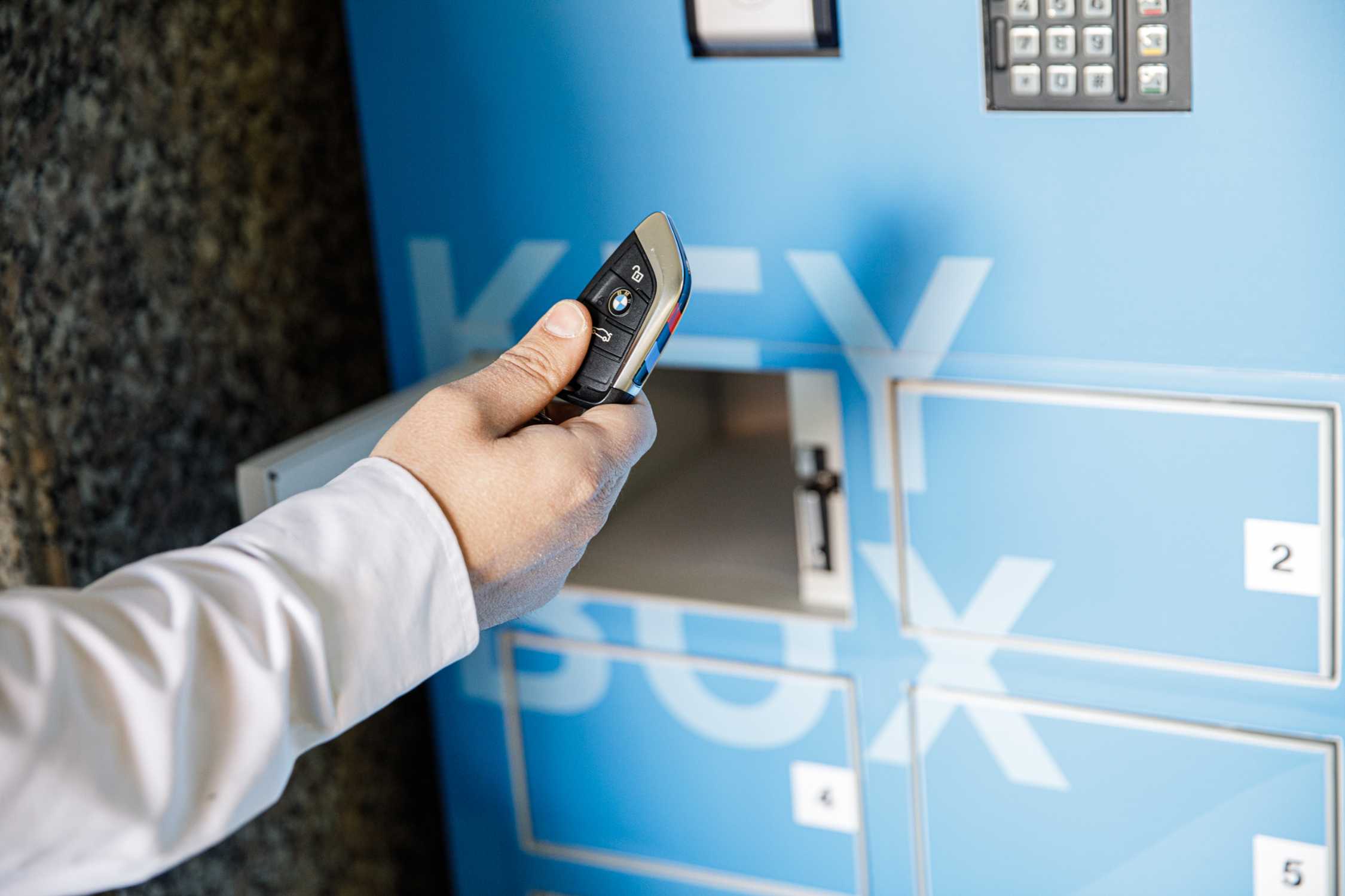 Innovative Key Box at dealership Renocar Praha. (04/2020)