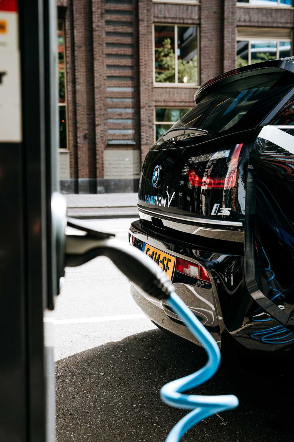 SHARE NOW lanceert elektrische BMW i3 deelauto’s in Amsterdam