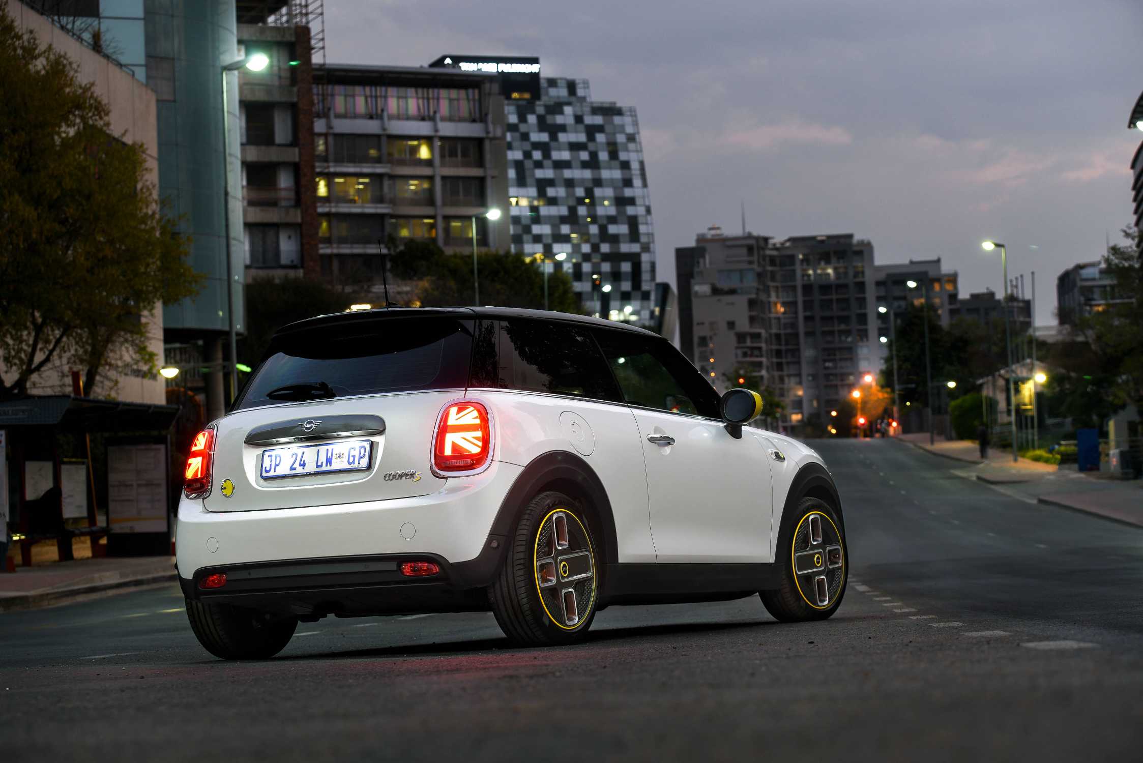 MINI Cooper SE in South Africa (09/2020)