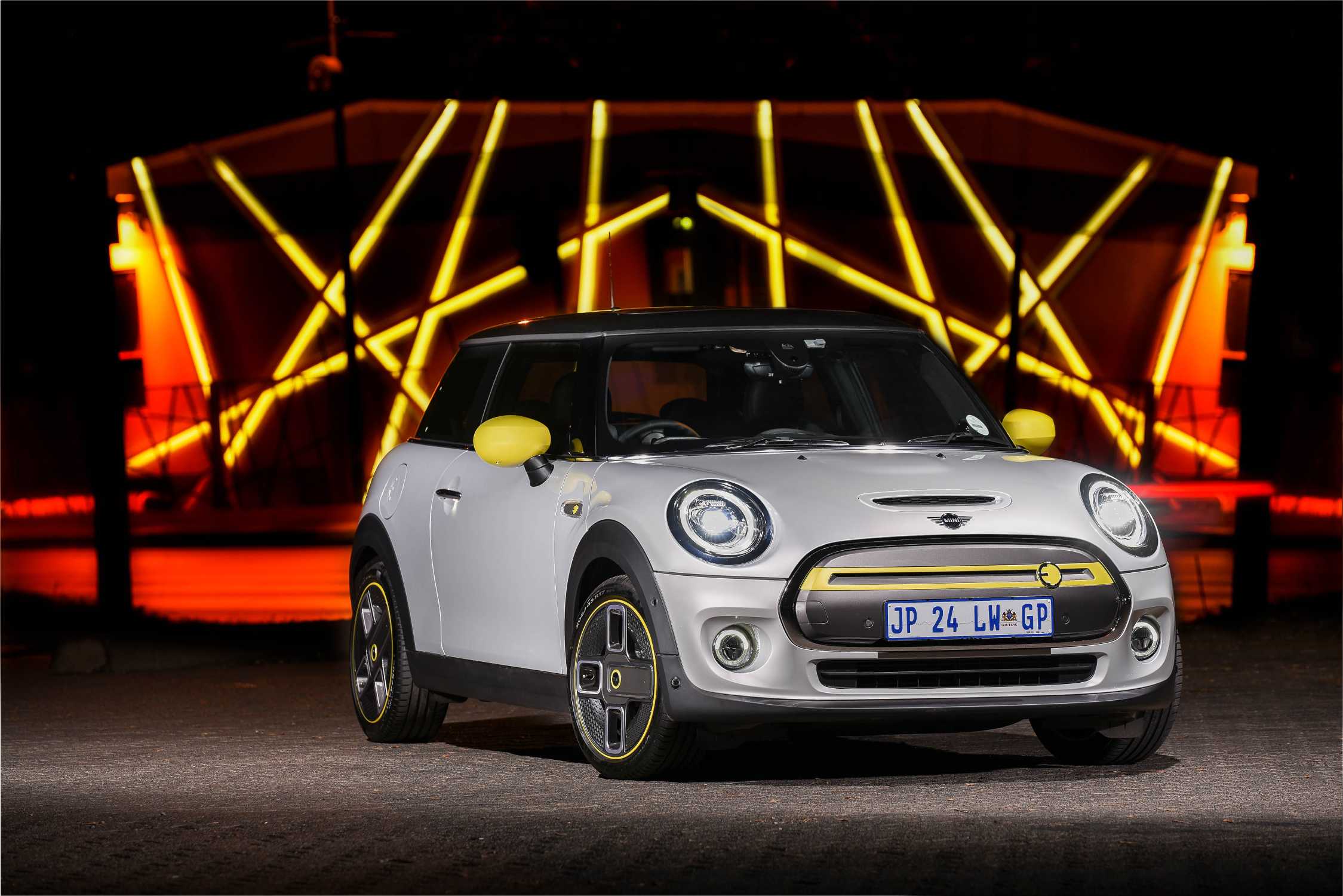 MINI Cooper SE in South Africa (09/2020)