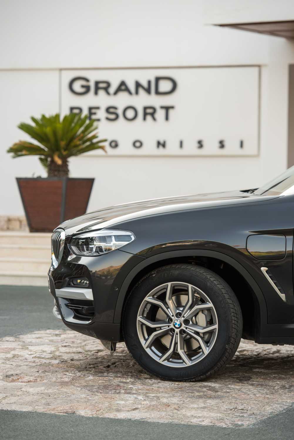 BMW Group Hellas cooperation with Nordic Marina (BMW X3 xDrive30e & Hydrolift X-26 S) (10/2020)