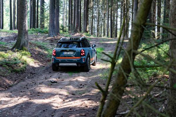 With the know-how of the Dakar Rally winner: The MINI Countryman ...