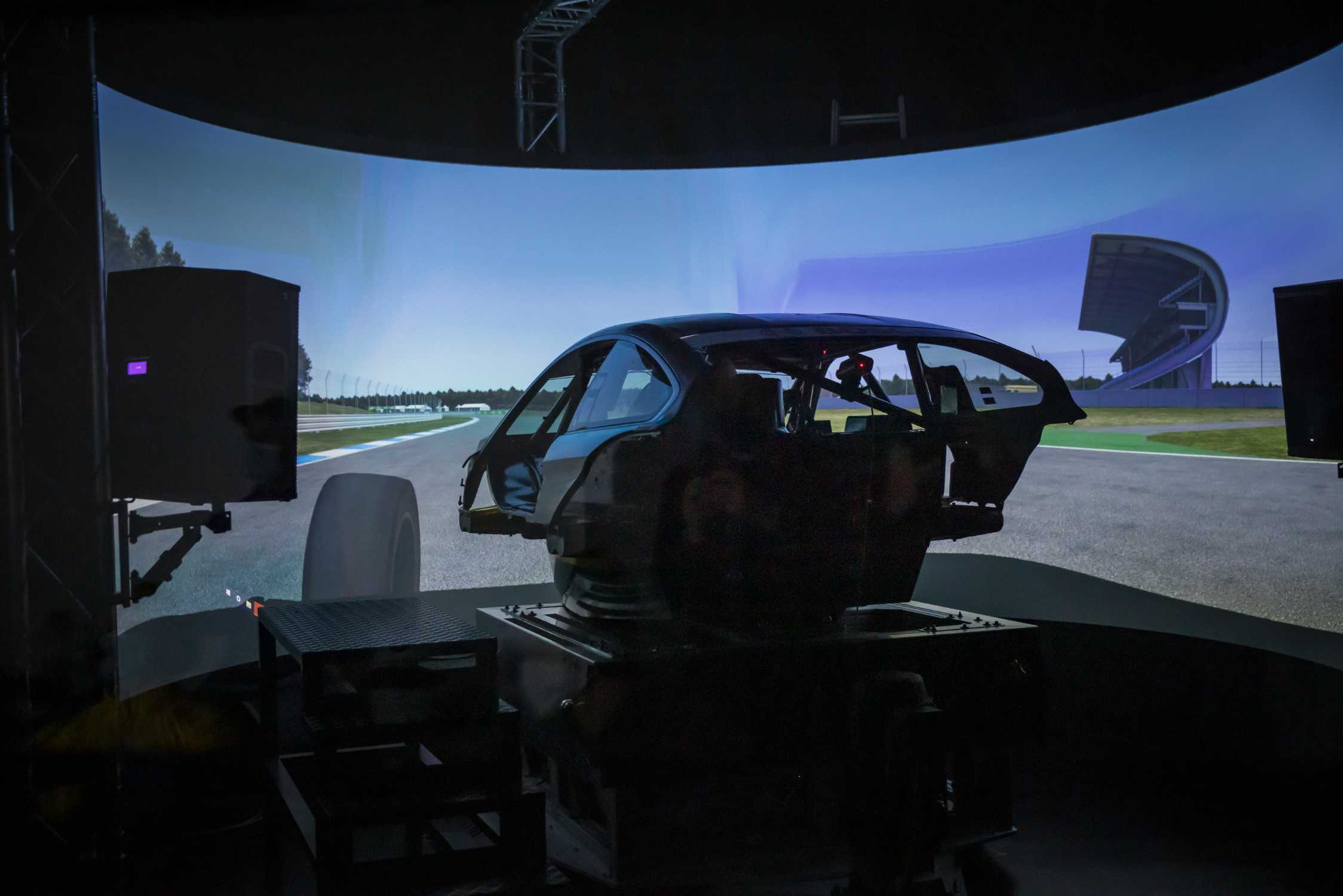 Bob-Weltmeister Johannes Lochner und Francesco Friedrich im BMW ...