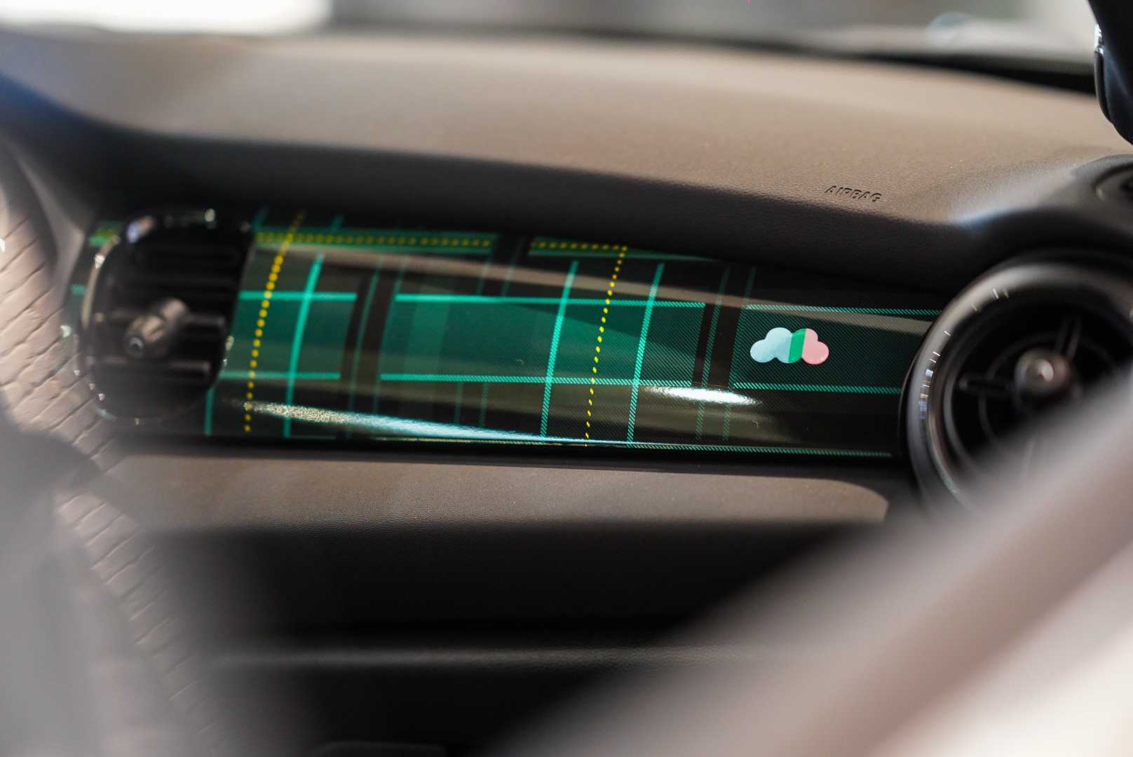 Présentation presse de la MINI Electric mosaert Edition on location ...