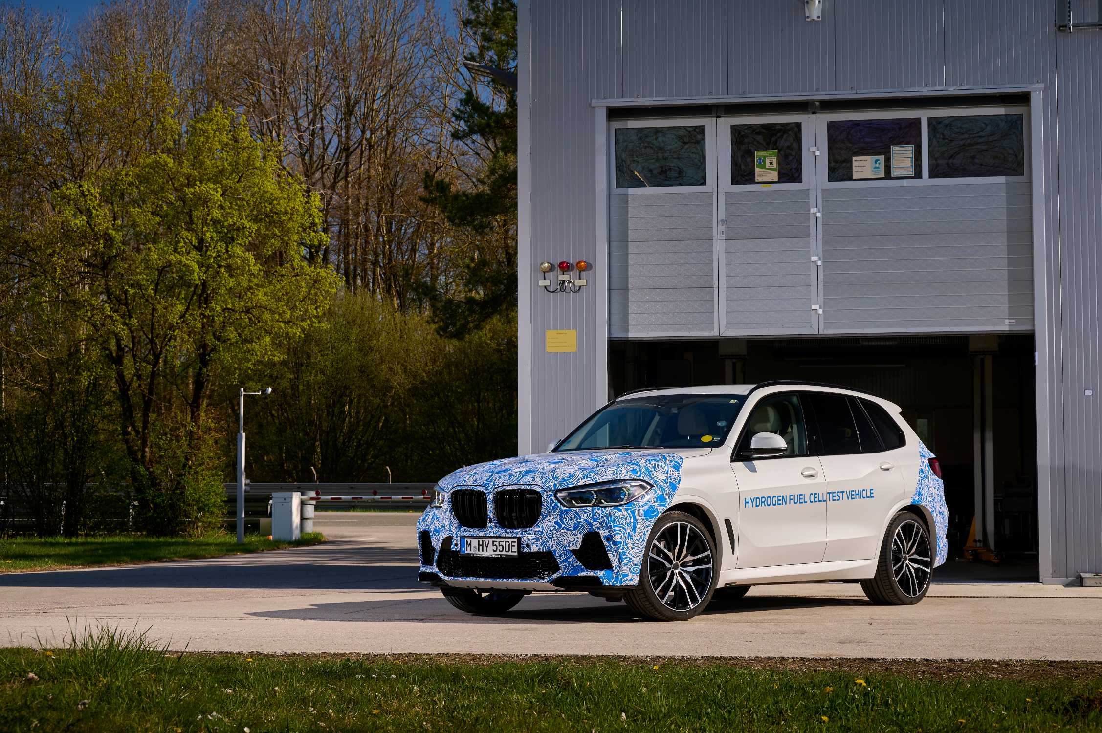 Road Testing BMW i Hydrogen NEXT (06/2021)