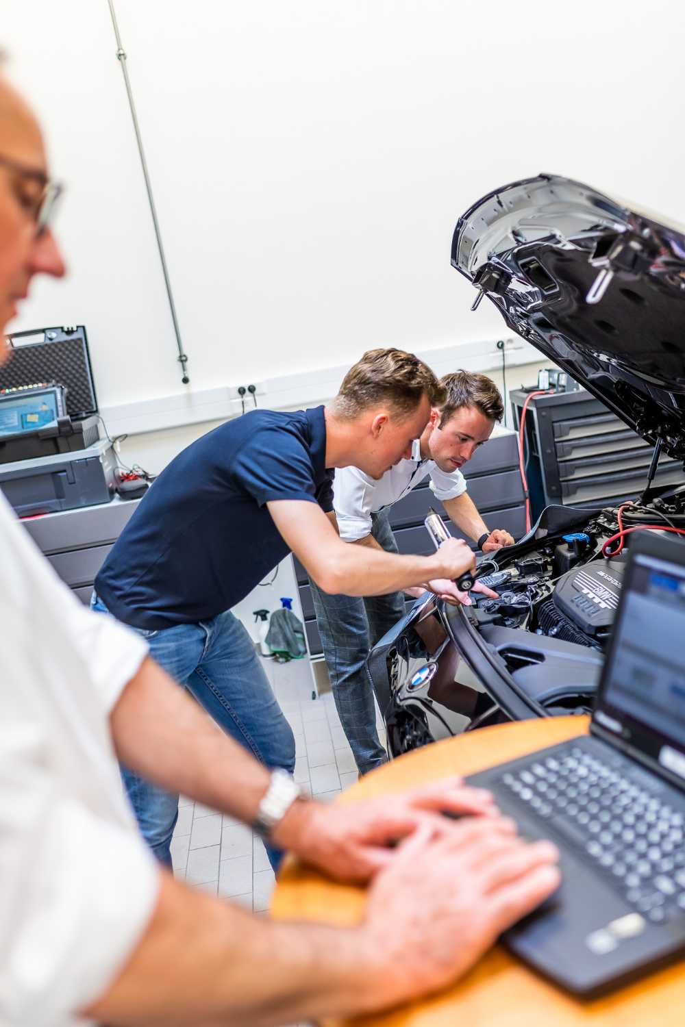 BMW Group Belux offers cars to Belgian technical schools (06/2021)