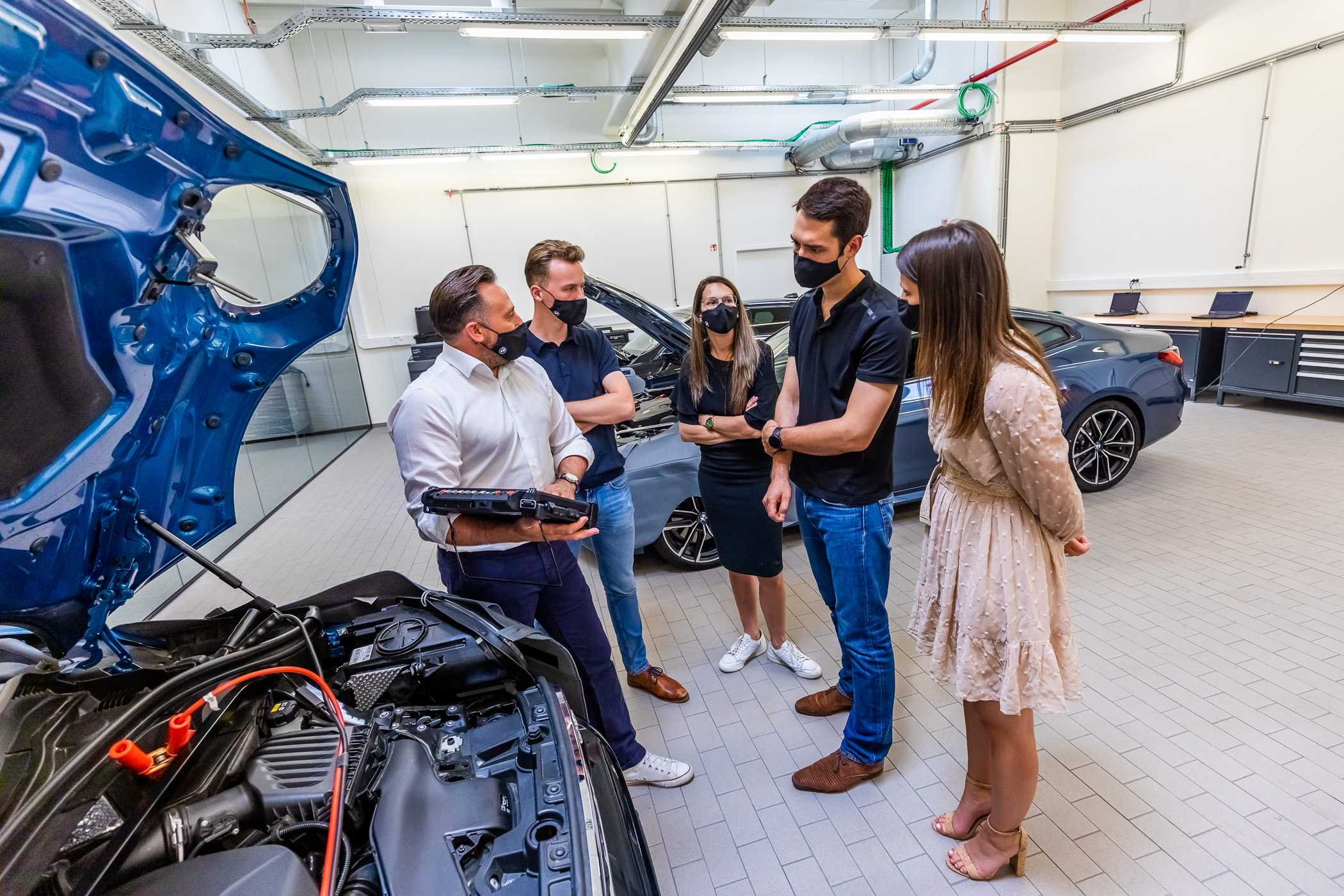 BMW Group Belux offers cars to Belgian technical schools (06/2021)