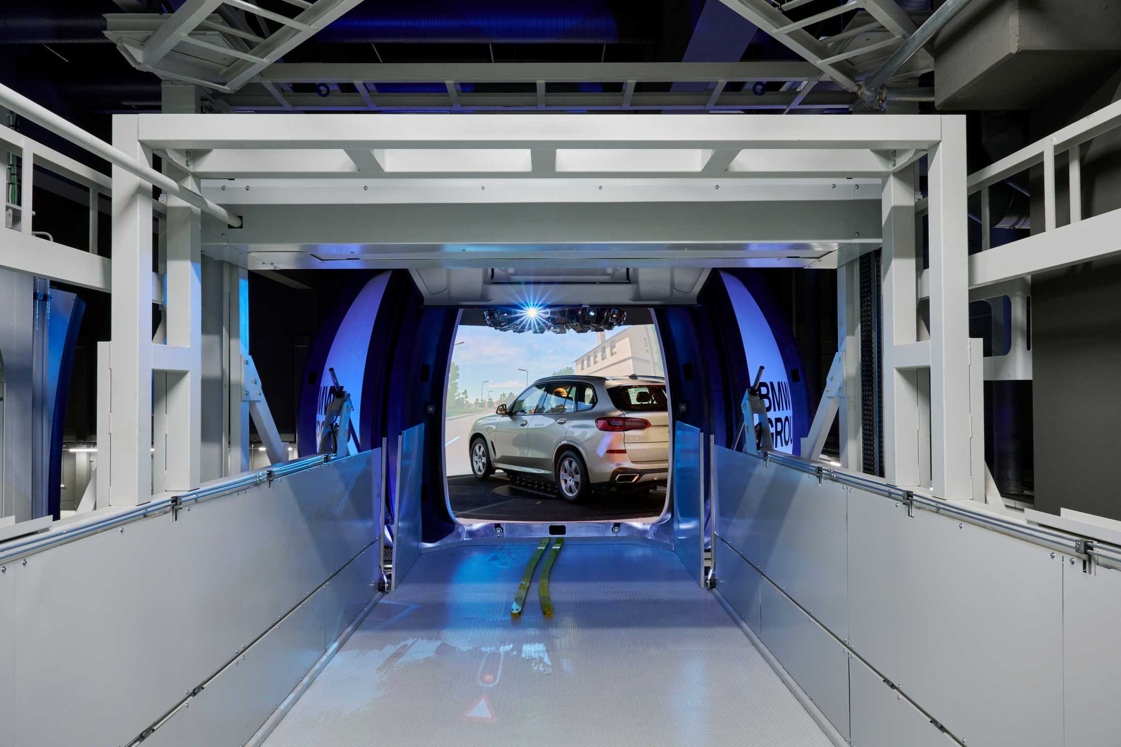 The Sapphire Space high-fidelity simulator: Vehicles enter the dome via ...