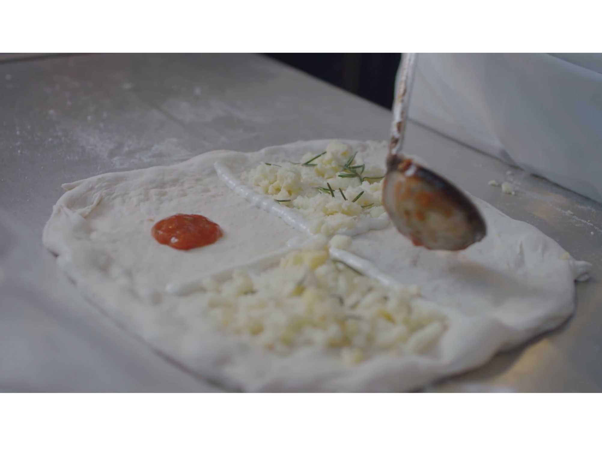 New ambassador creates Pizza bivolt, inspired by the BMW brand (08/2021)