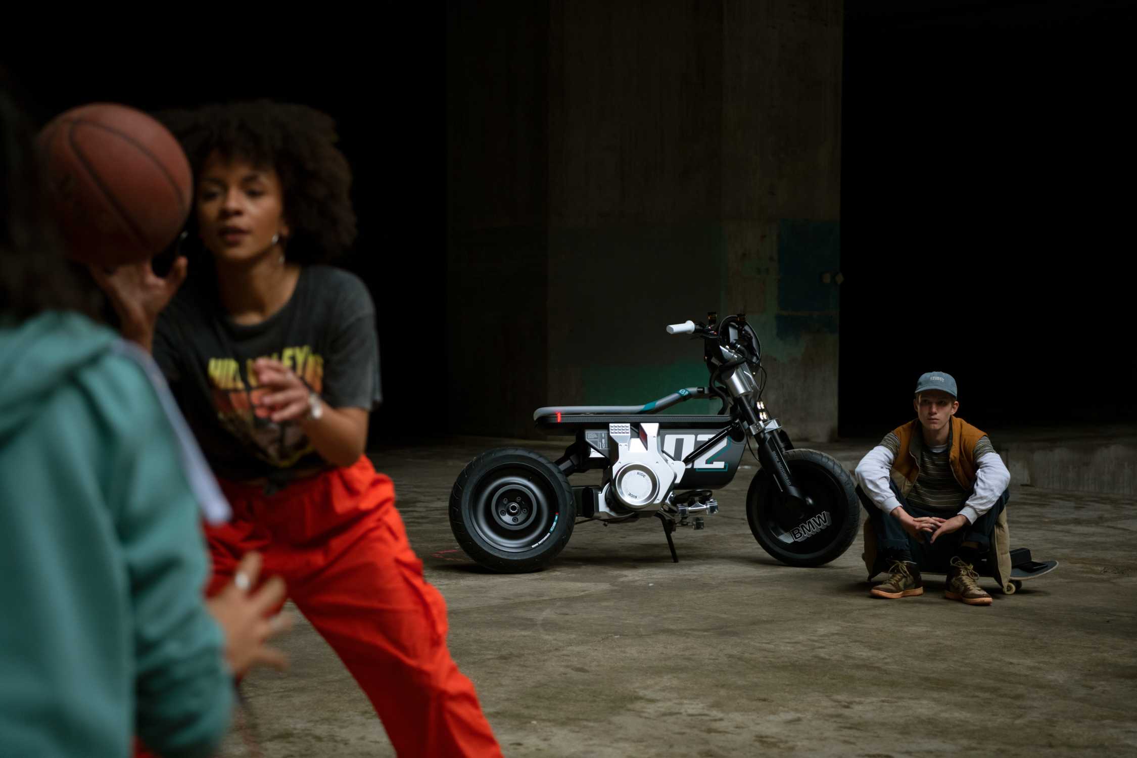 BMW Motorrad Concept CE 02. Alive artwork (09/2021).