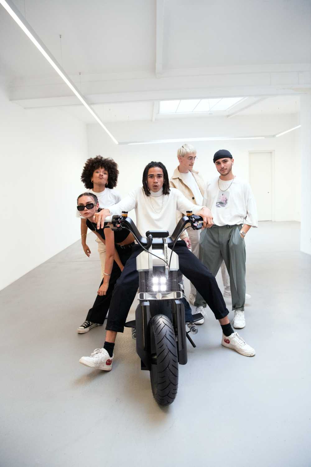 BMW Motorrad Concept CE 02. Alive Artwork (09/2021).